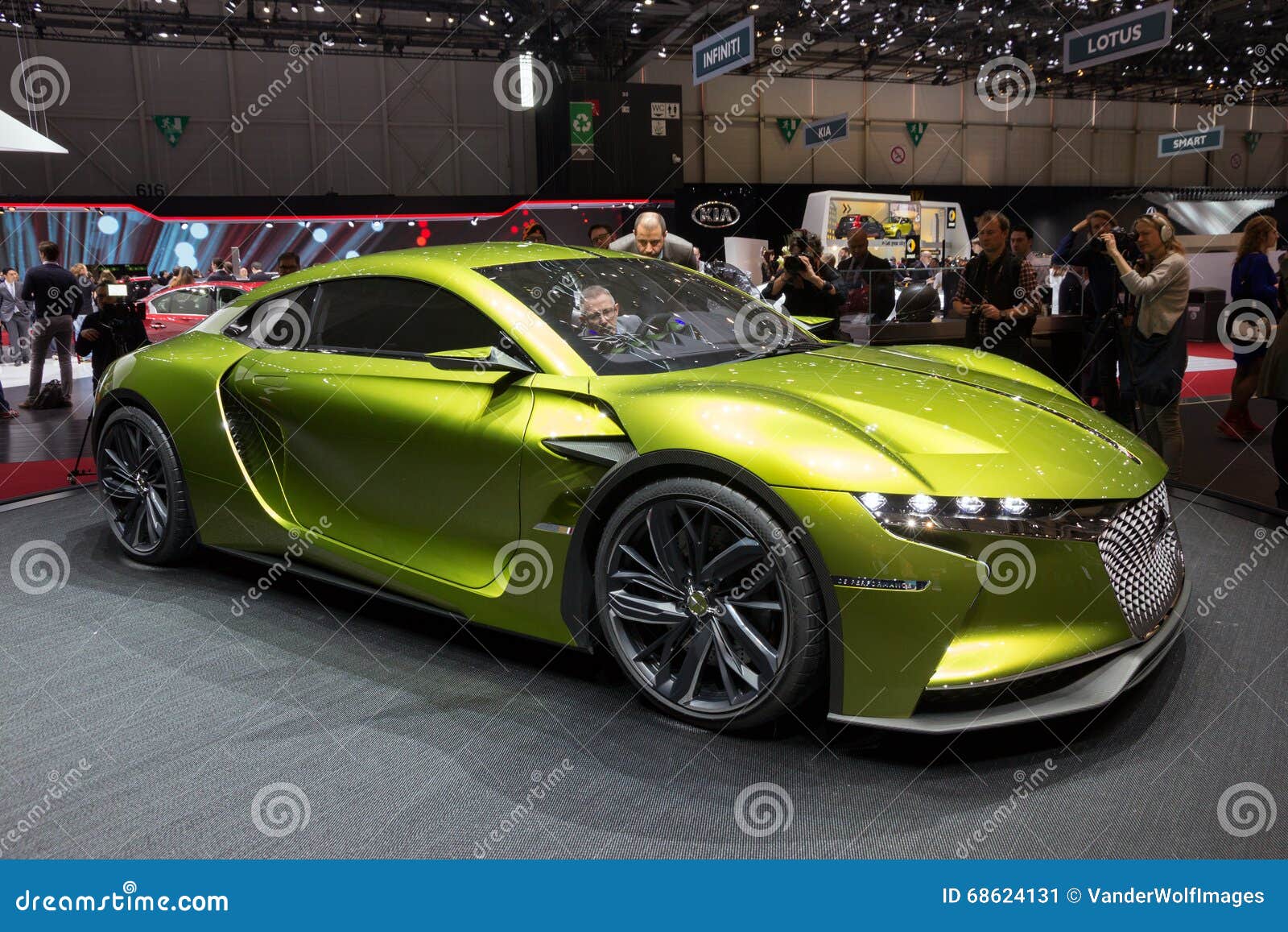 Carro E-tenso Do Conceito De Citroen DS GT Foto Editorial - Imagem de ...