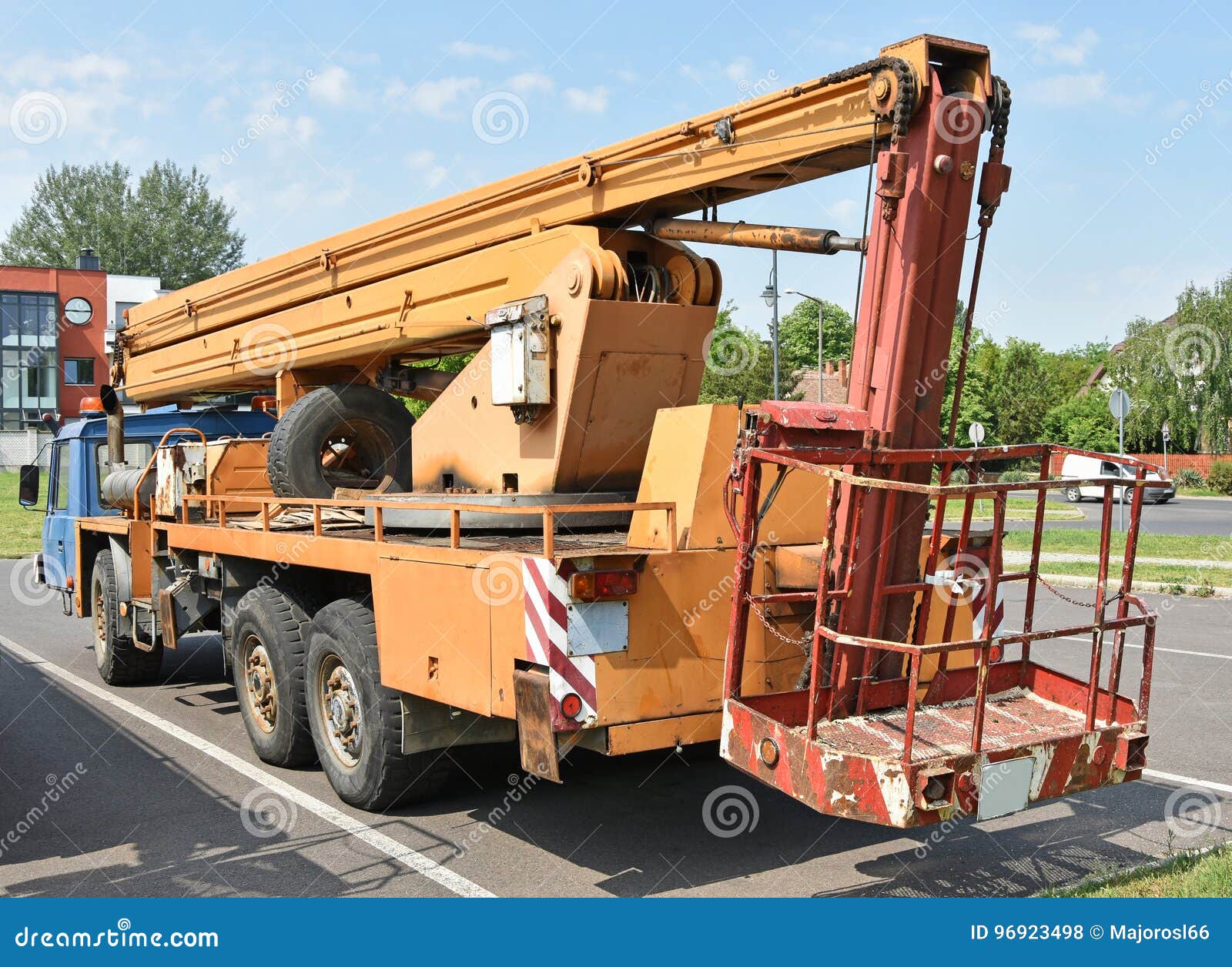 Carro-gru Mobile Nel Parcheggio Fotografia Stock - Immagine di ...