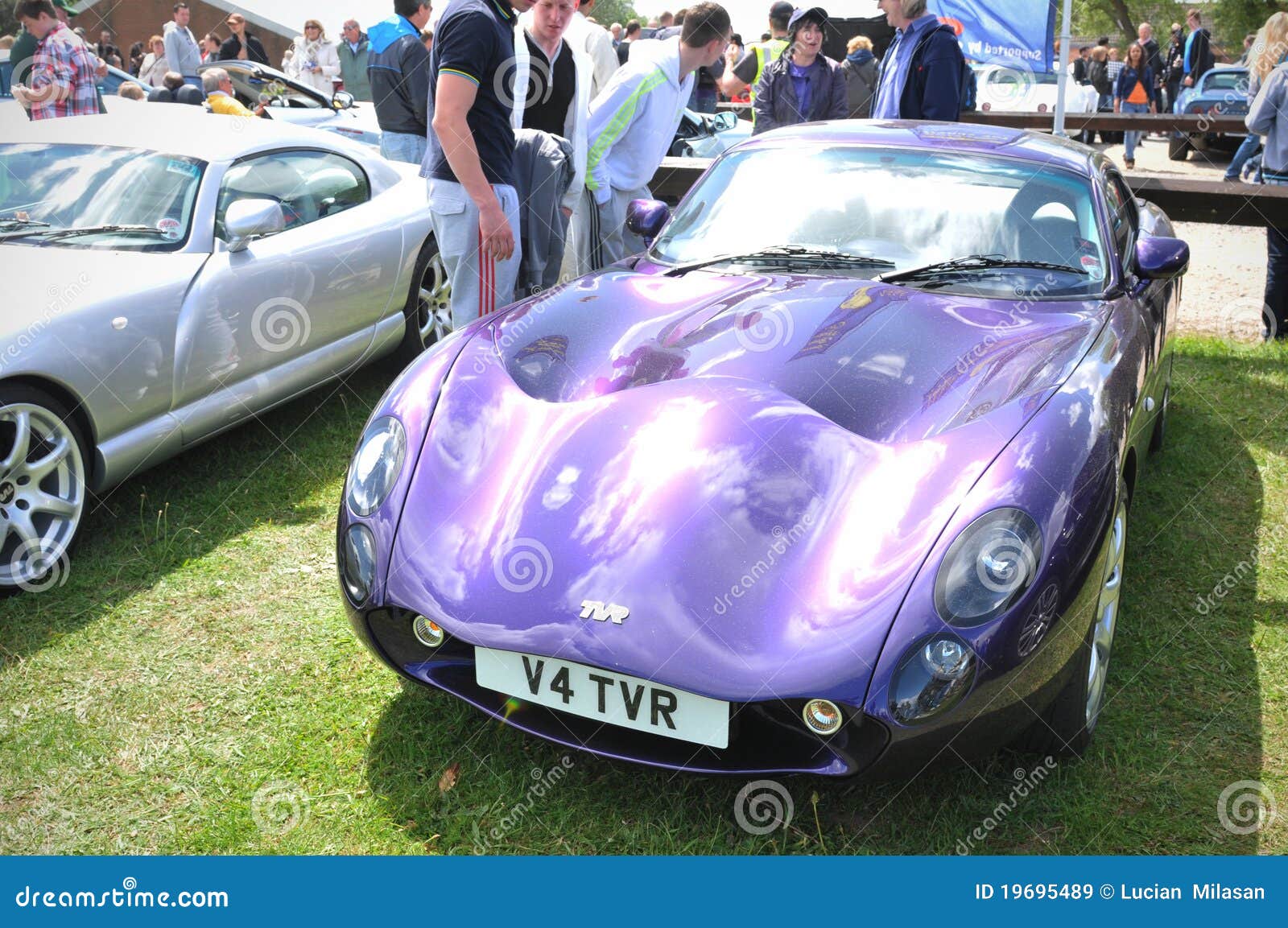 Carro moderno imagem de stock editorial. Imagem de comprador - 19695489