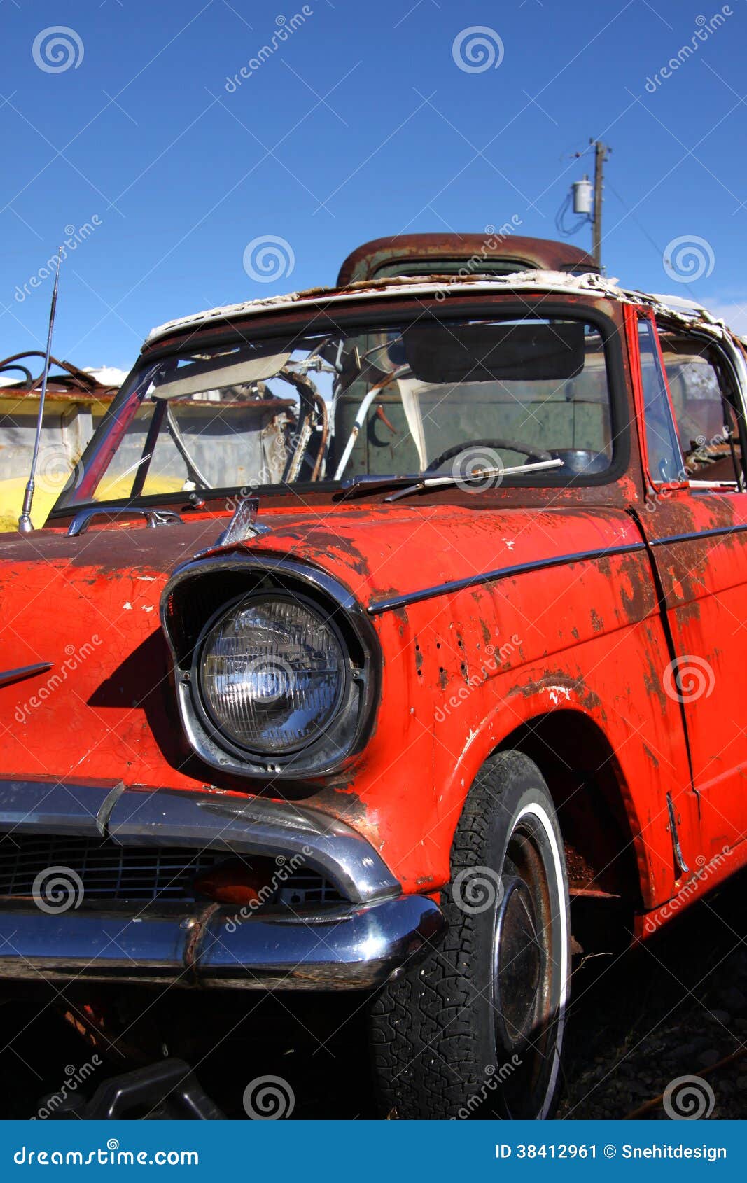 Carro oxidado imagem de stock. Imagem de azul, transporte - 38412961