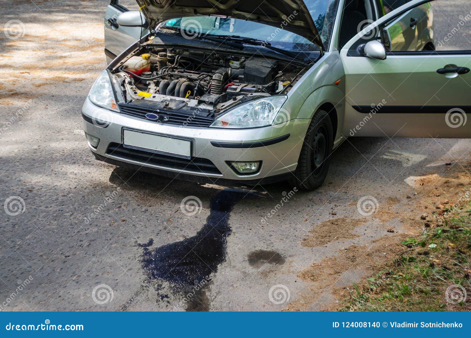 Carro Quebrado Na Borda Da Estrada Foto de Stock - Imagem de fluxo ...