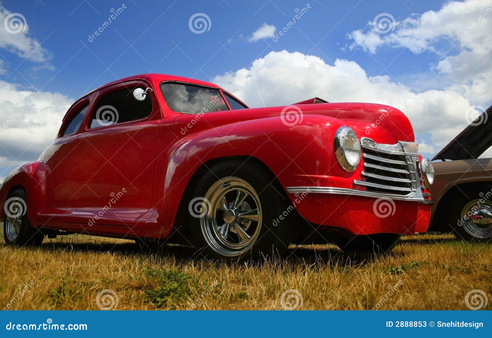 Carro rojo de la vendimia imagen de archivo. Imagen de ruedas - 2888853