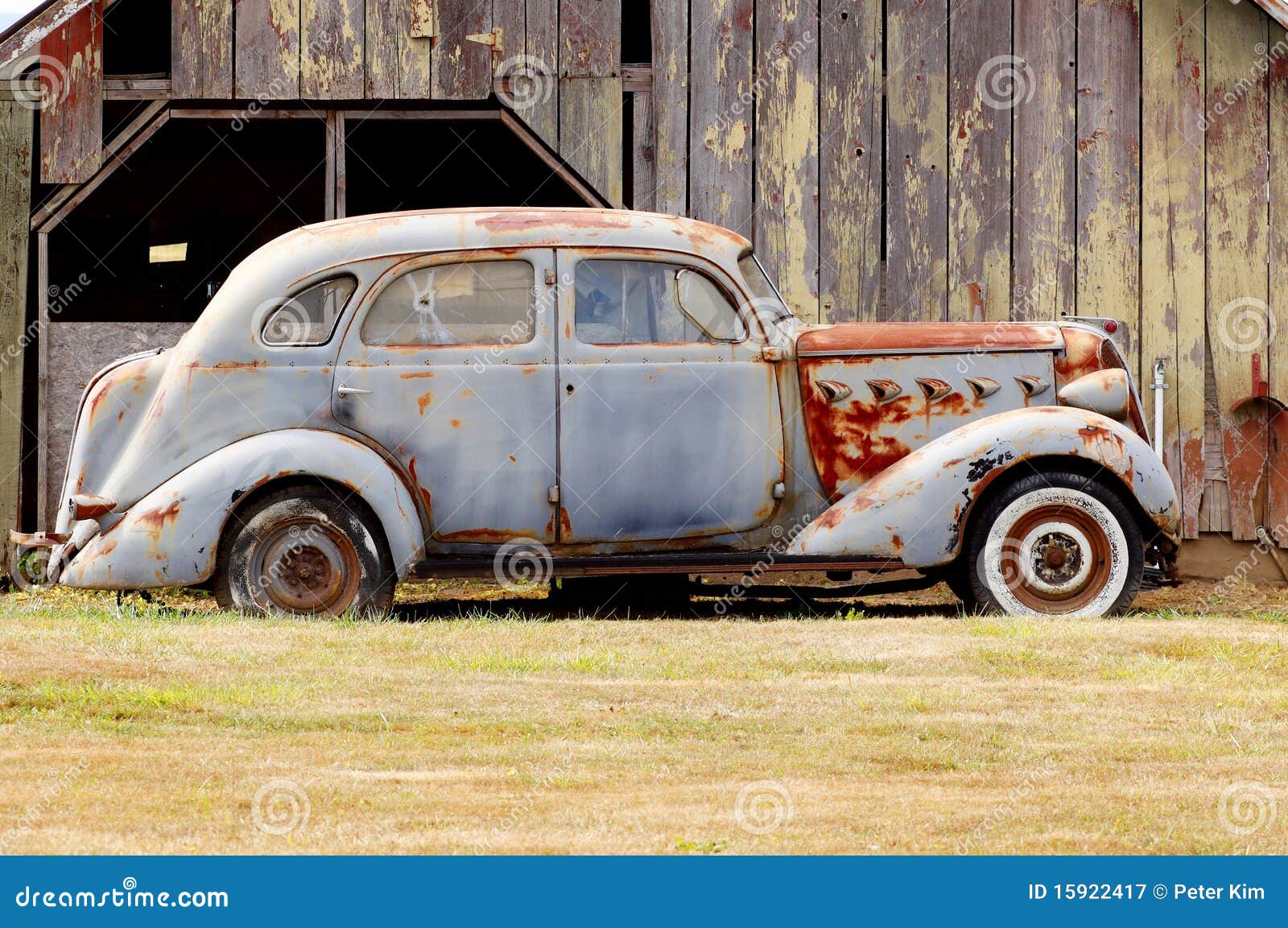 Carro velho imagem de stock. Imagem de carro, celeiro - 15922417