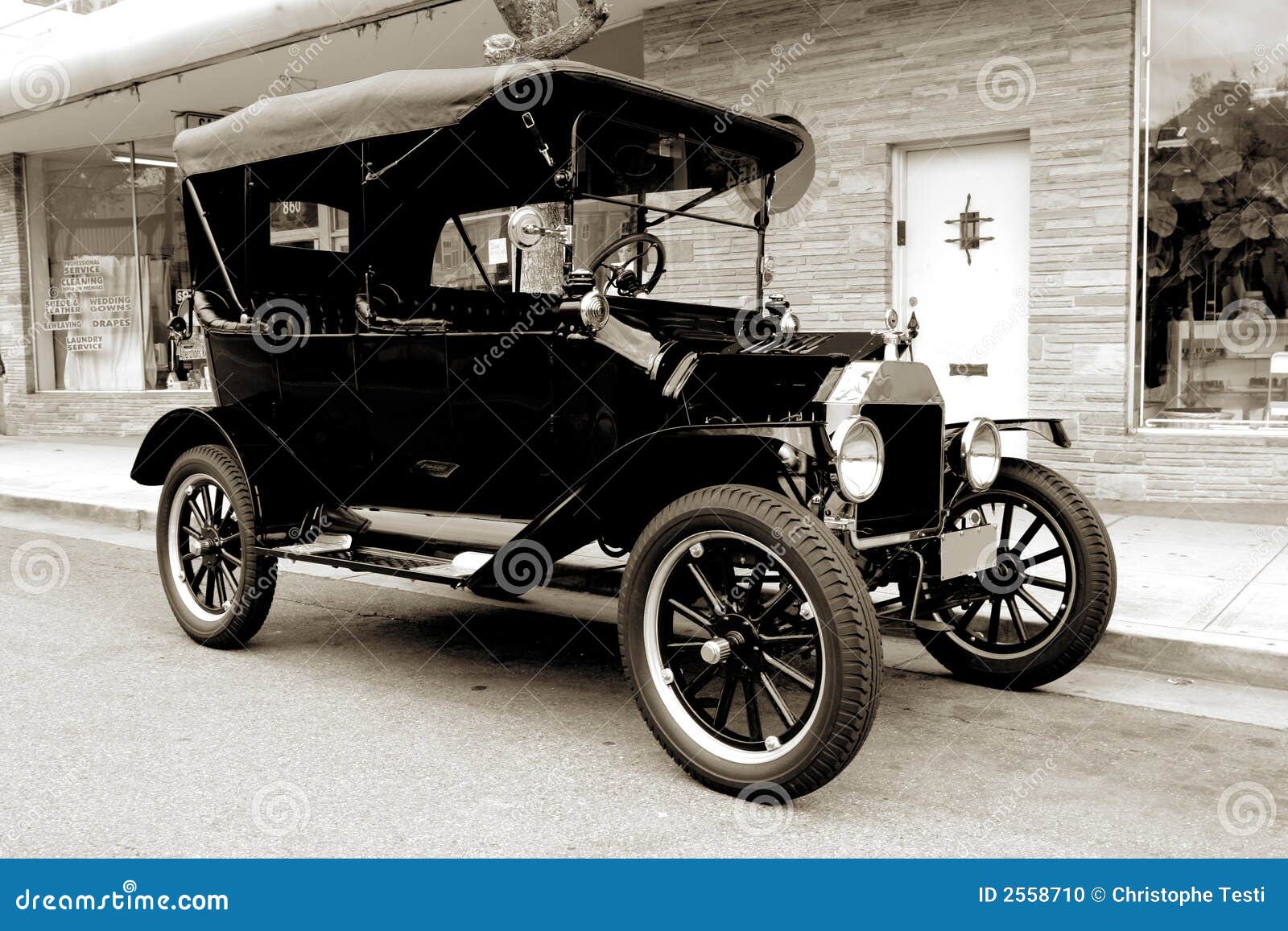 Carro velho de 1915 foto de stock. Imagem de velho, realize - 2558710