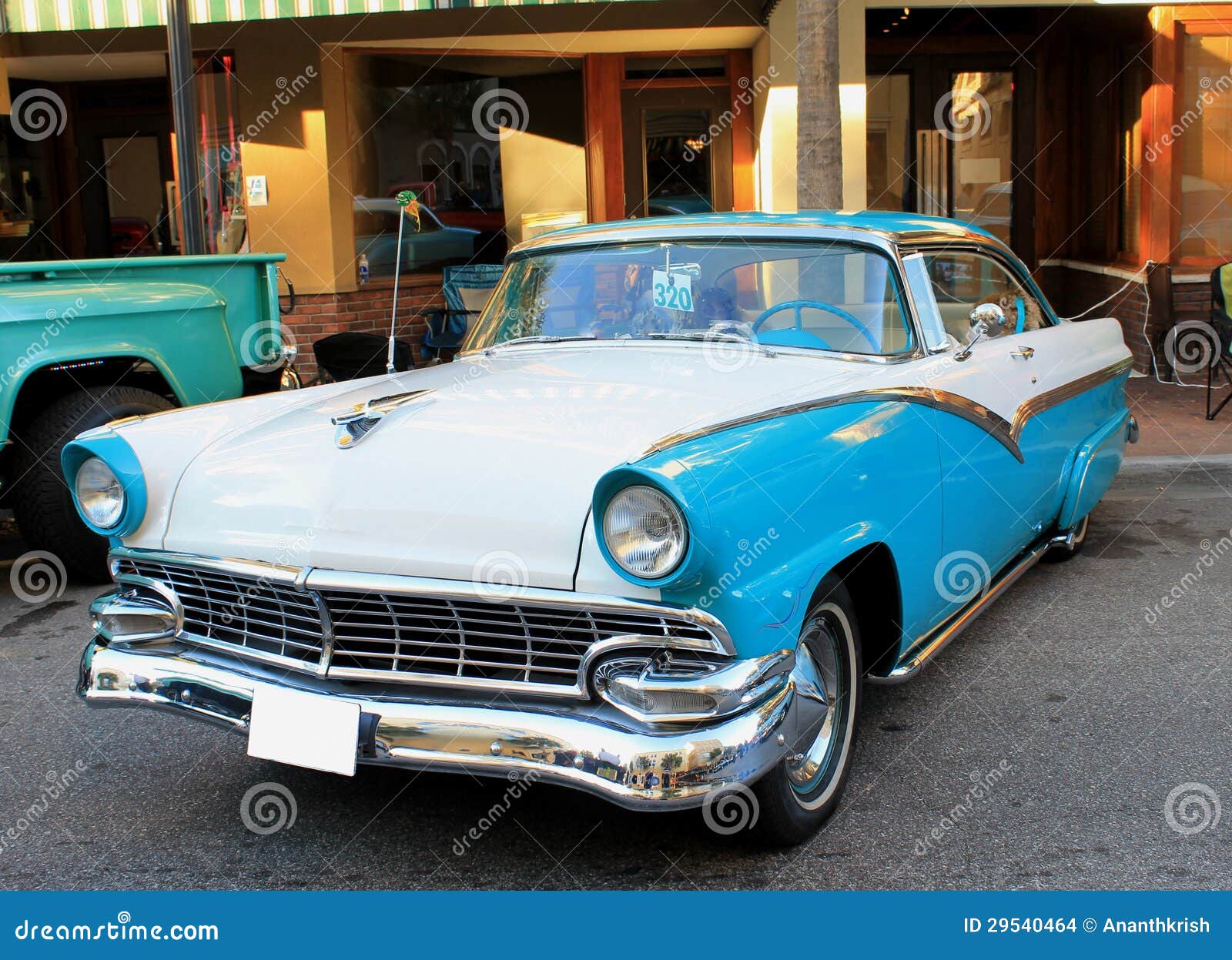 Carro Velho De Ford Fairlane Foto de Stock - Imagem de transporte ...