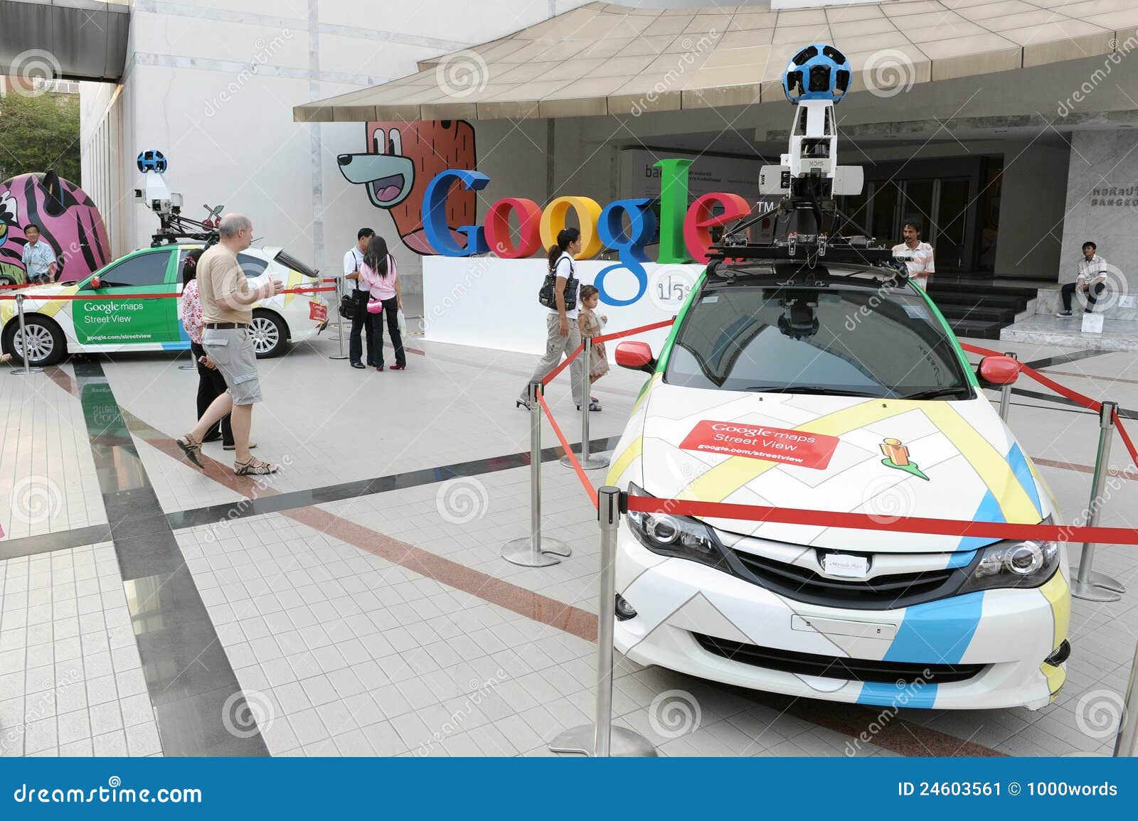 Carros De Google Maps Na Mostra Em Banguecoque Foto Editorial - Imagem ...