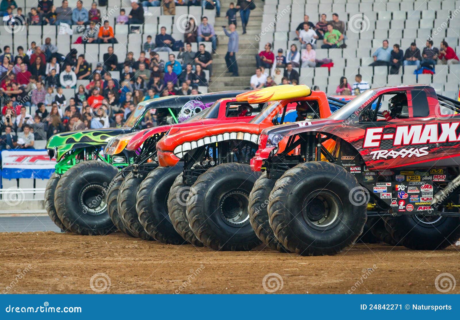 Carros de monstruo foto editorial. Imagen de traviesa - 24842271
