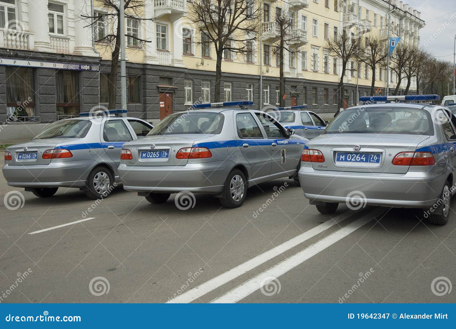 Carros de polícia do russo fotografia editorial. Imagem de quadrado ...
