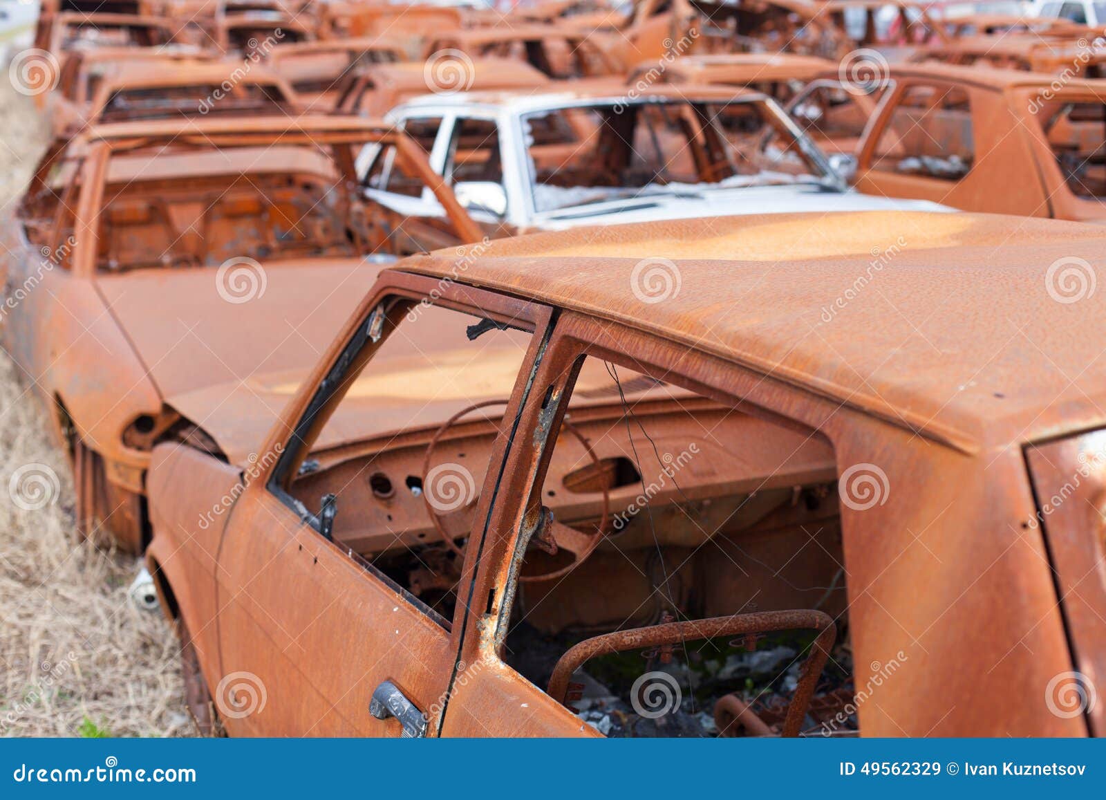 Carros oxidados imagem de stock. Imagem de cansado, lixo - 49562329