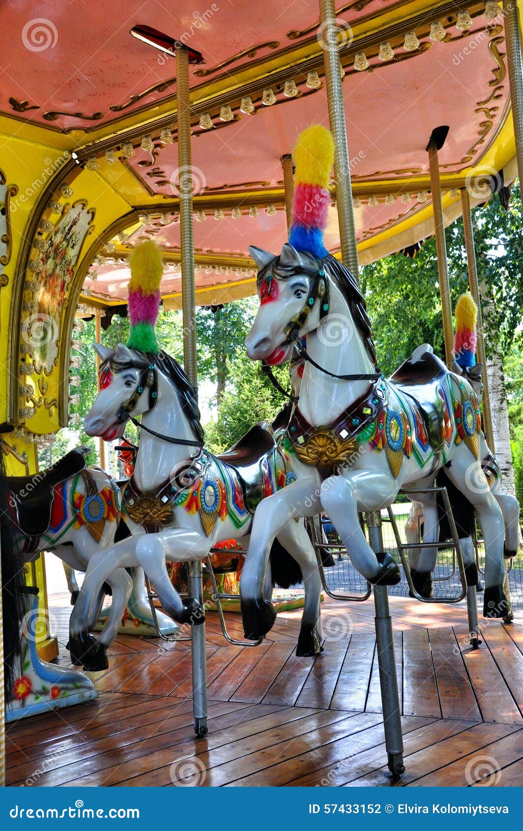 Carrossel Horse foto de stock. Imagem de marcos, alegria - 57433152
