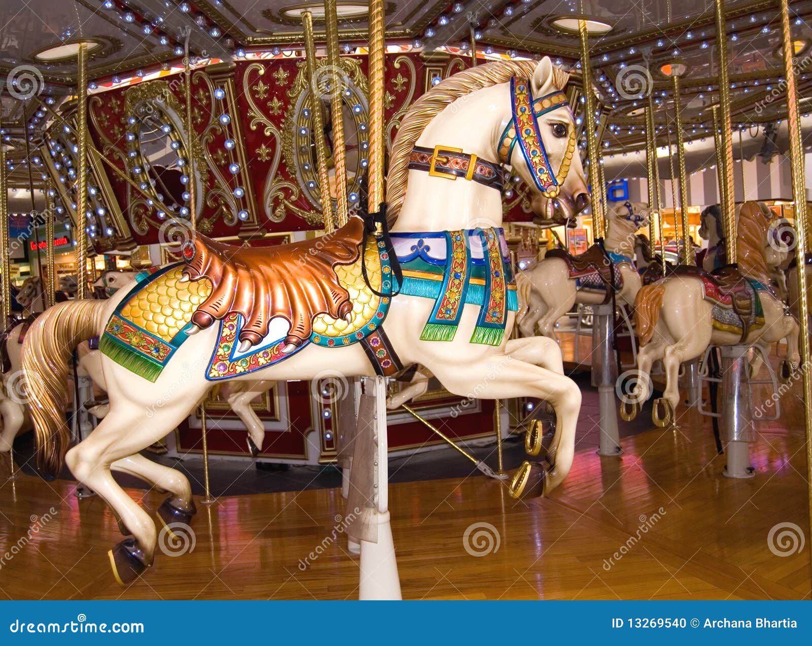 Carrousel photo stock. Image du juste, rond, loisirs - 13269540
