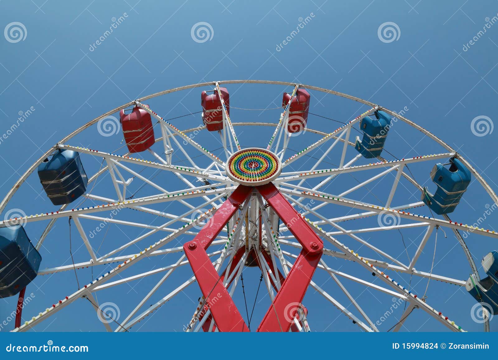 Carrousel stock foto. Image of ontspanning, pret, groot - 15994824