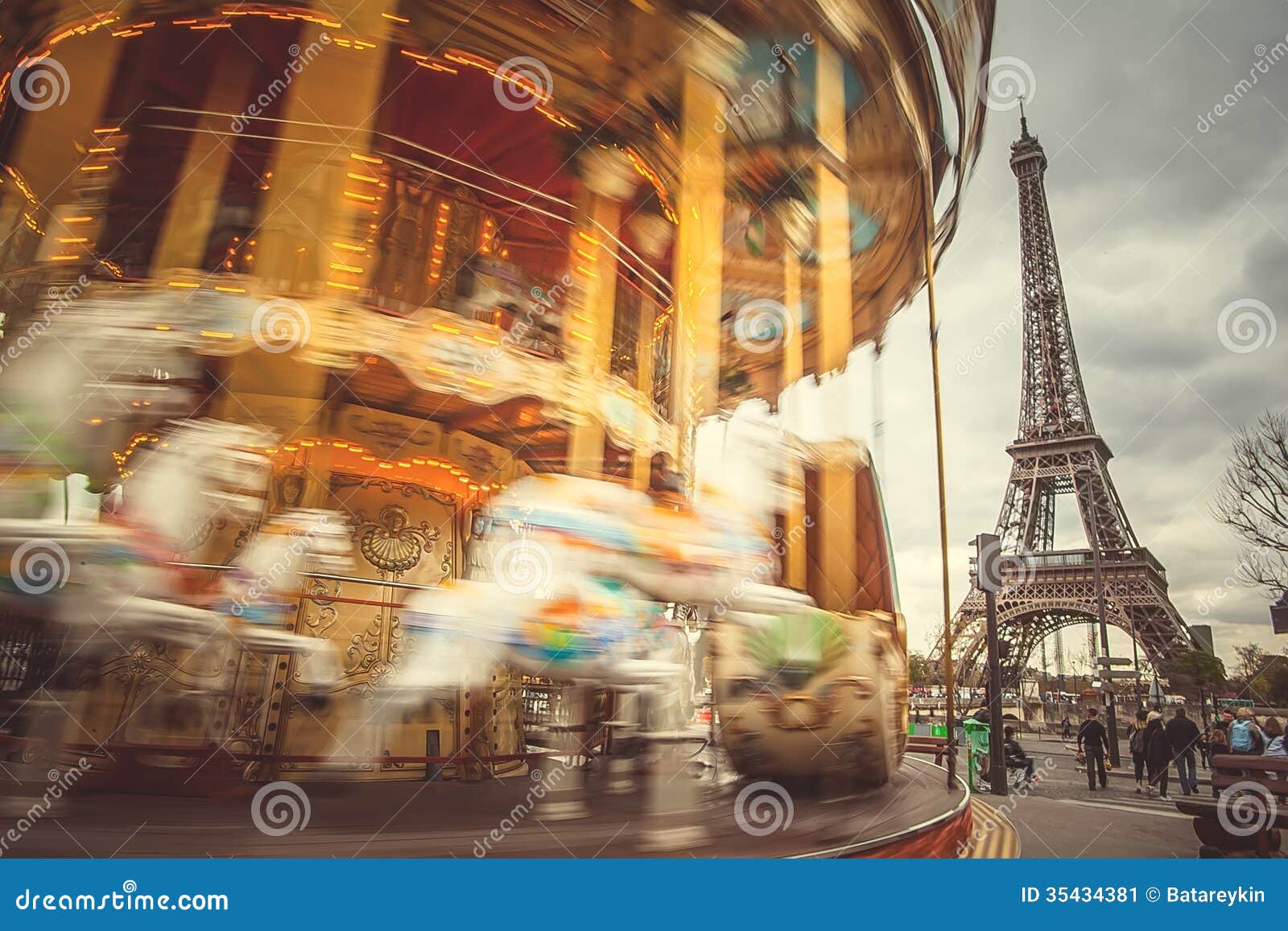 Carrousel De Vintage à Paris Image stock - Image du roman, effet: 35434381