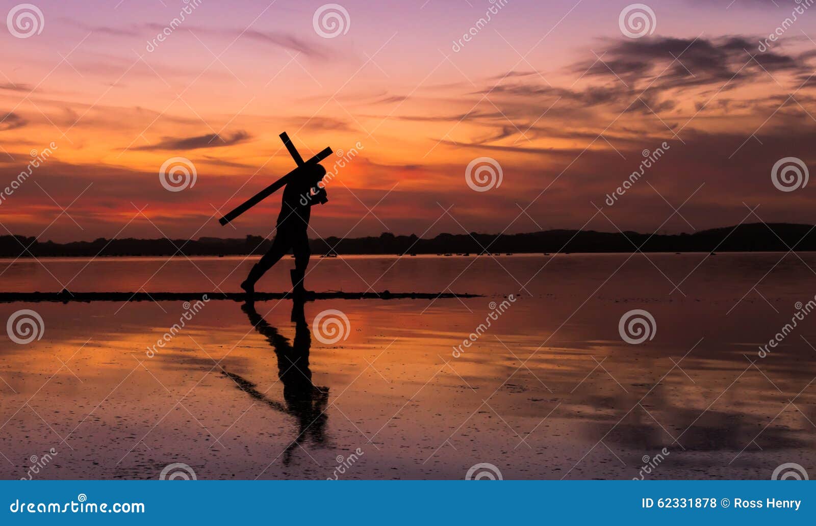 Carry Your Cross foto de archivo. Imagen de cruz, hombre - 62331878