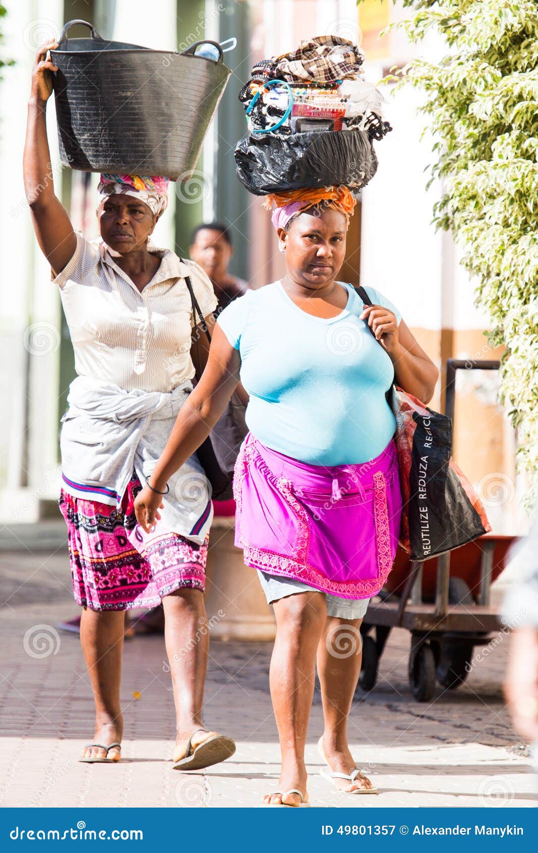 Carrying things on head editorial photography. Image of makuyuni - 49801357