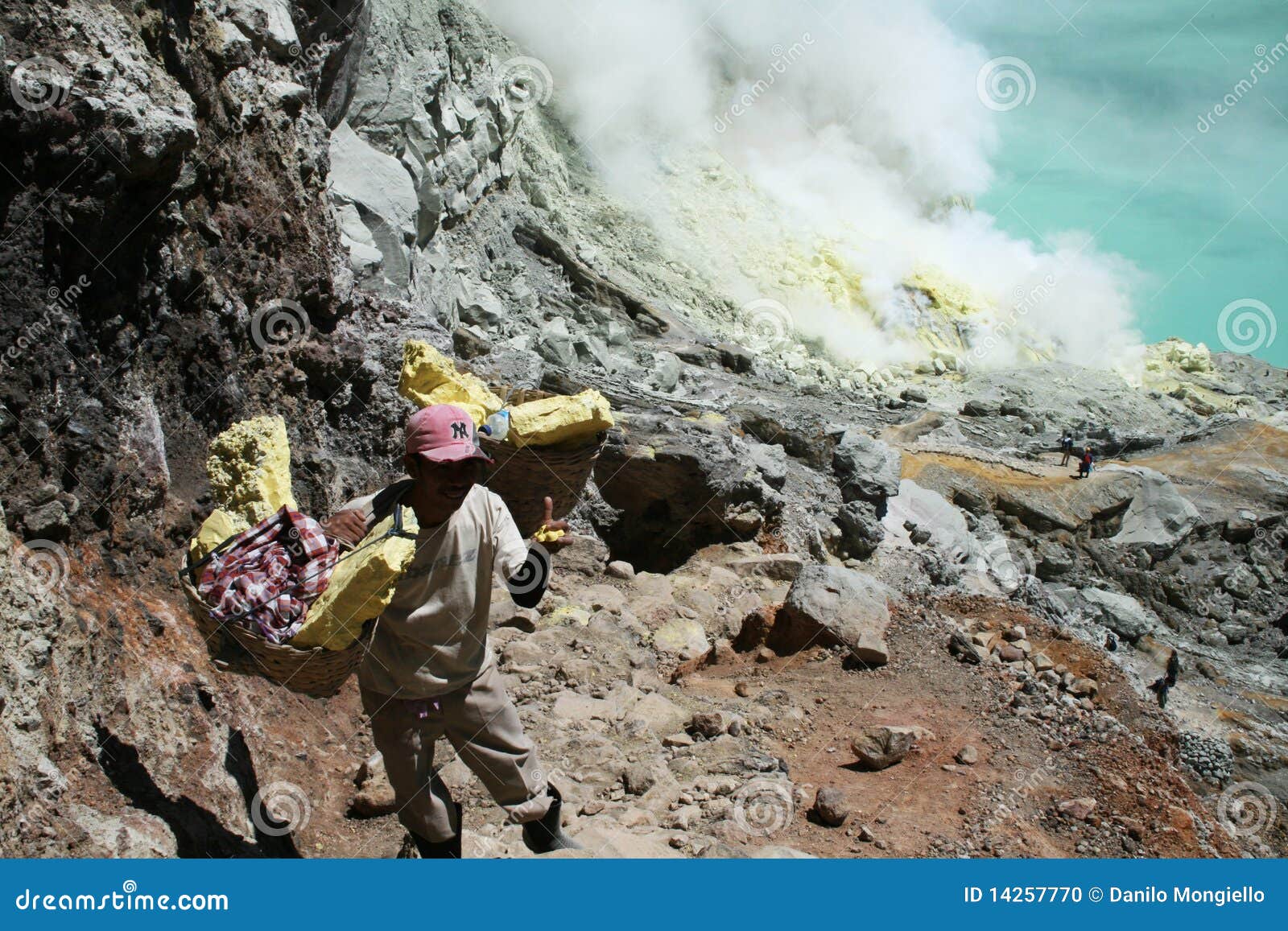 Carryng sulphur editorial image. Image of travel, volcano - 14257770