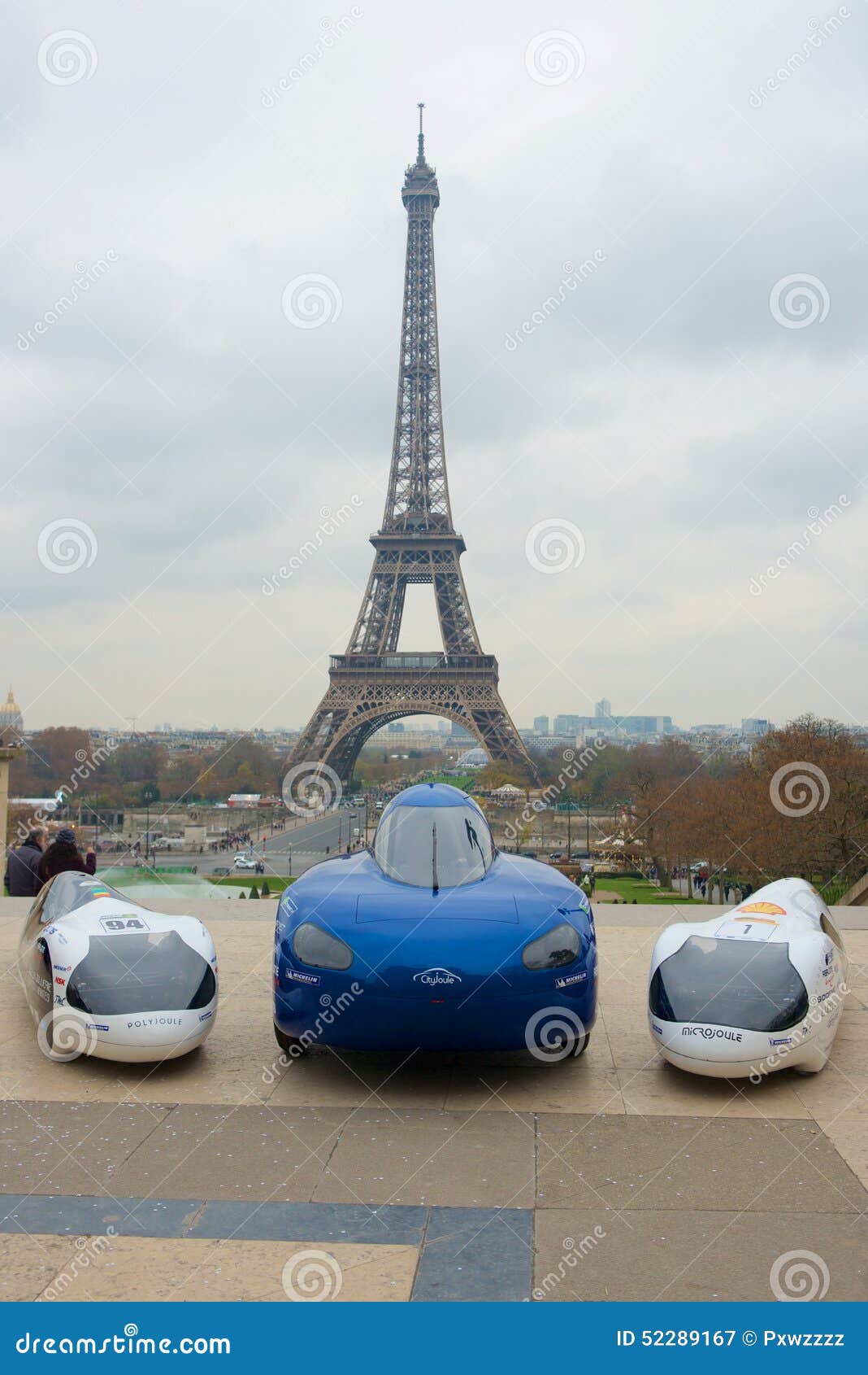 Cars and Eiffel Tower editorial photography. Image of european - 52289167