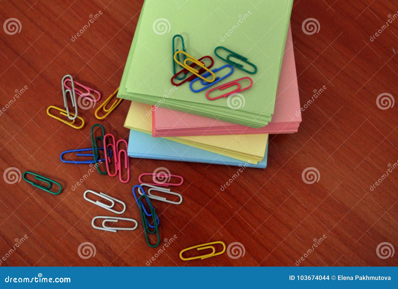 Carta Colorata Per Le Graffette Delle Note Per L'affare Dei Documenti ...