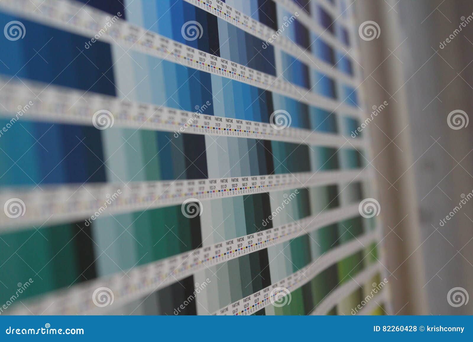 Carta de cor de Pantone foto de stock editorial. Imagem de cores - 82260428