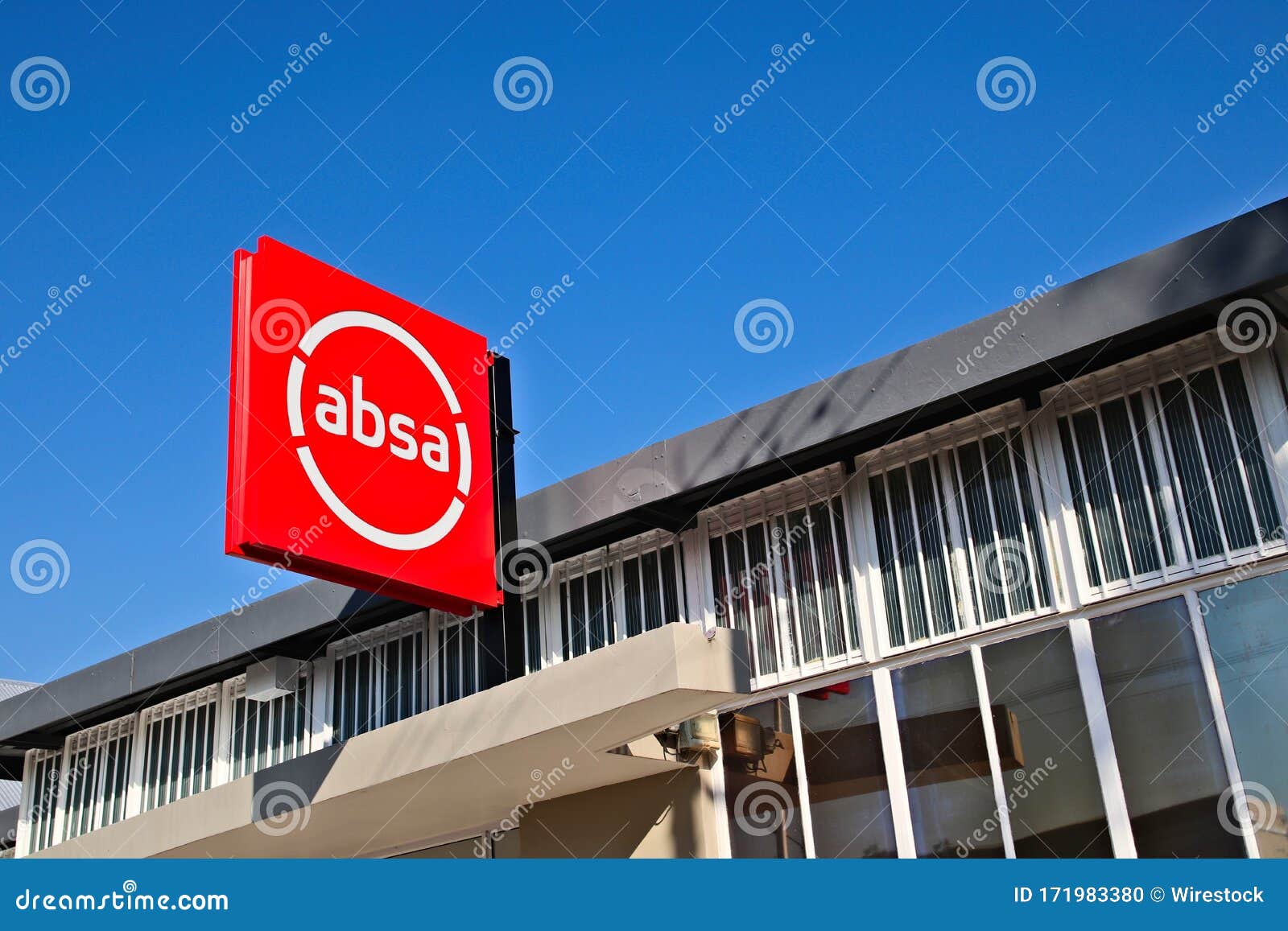 Cartel Del Banco De Absa Al Lado De Un Edificio Imagen editorial ...