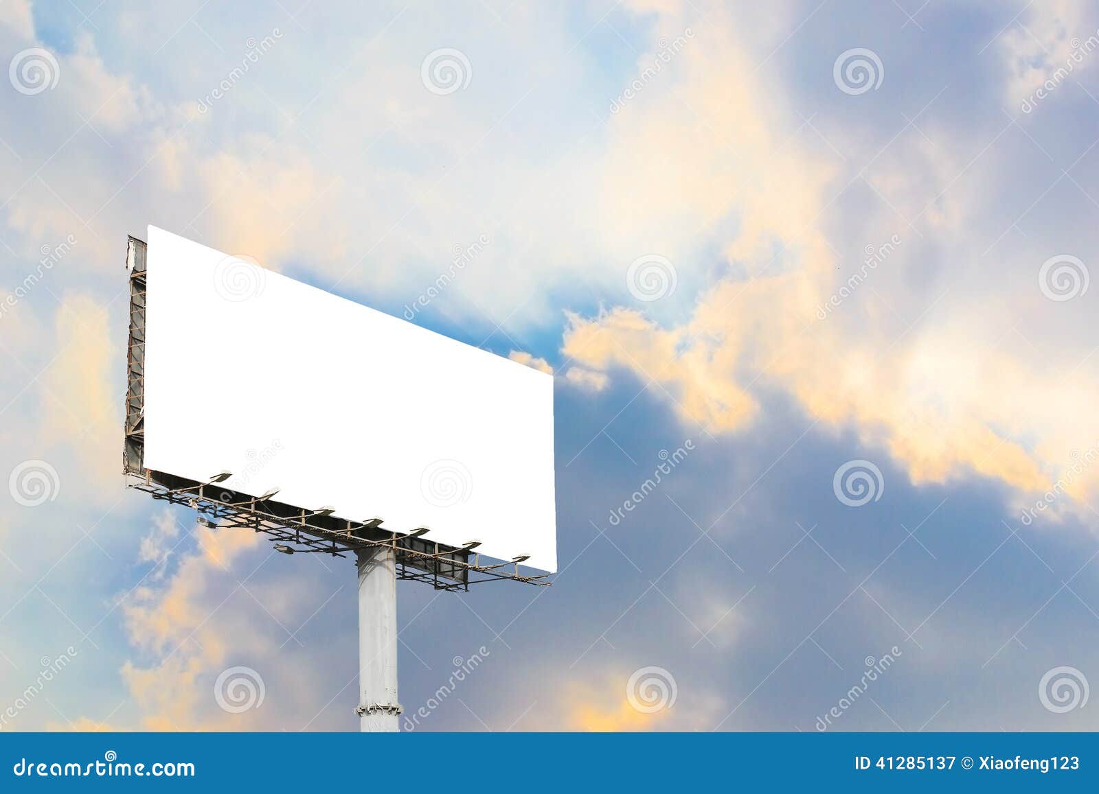 Cartelera en blanco imagen de archivo. Imagen de fondo - 41285137