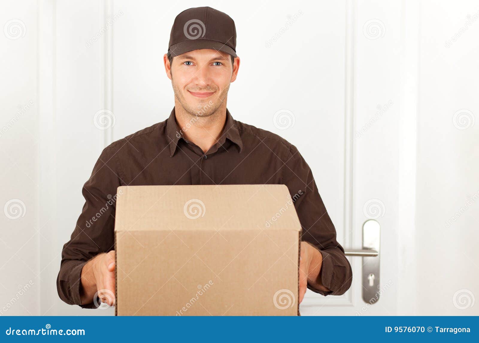 Cartero foto de archivo. Imagen de carrying, enviar, salida - 9576070