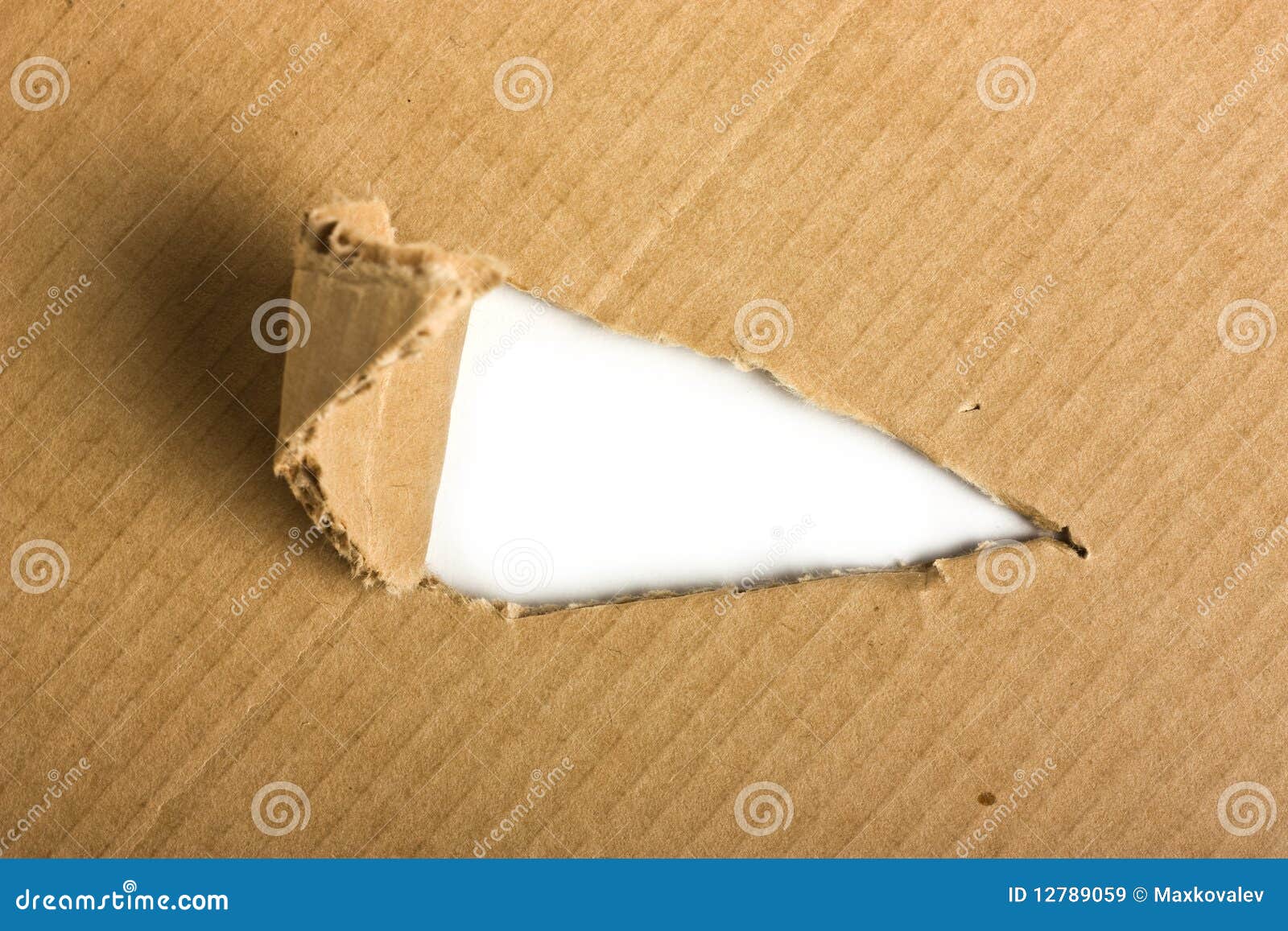 Carton déchiré image stock. Image du trou, déchiré, déchiqueté - 12789059