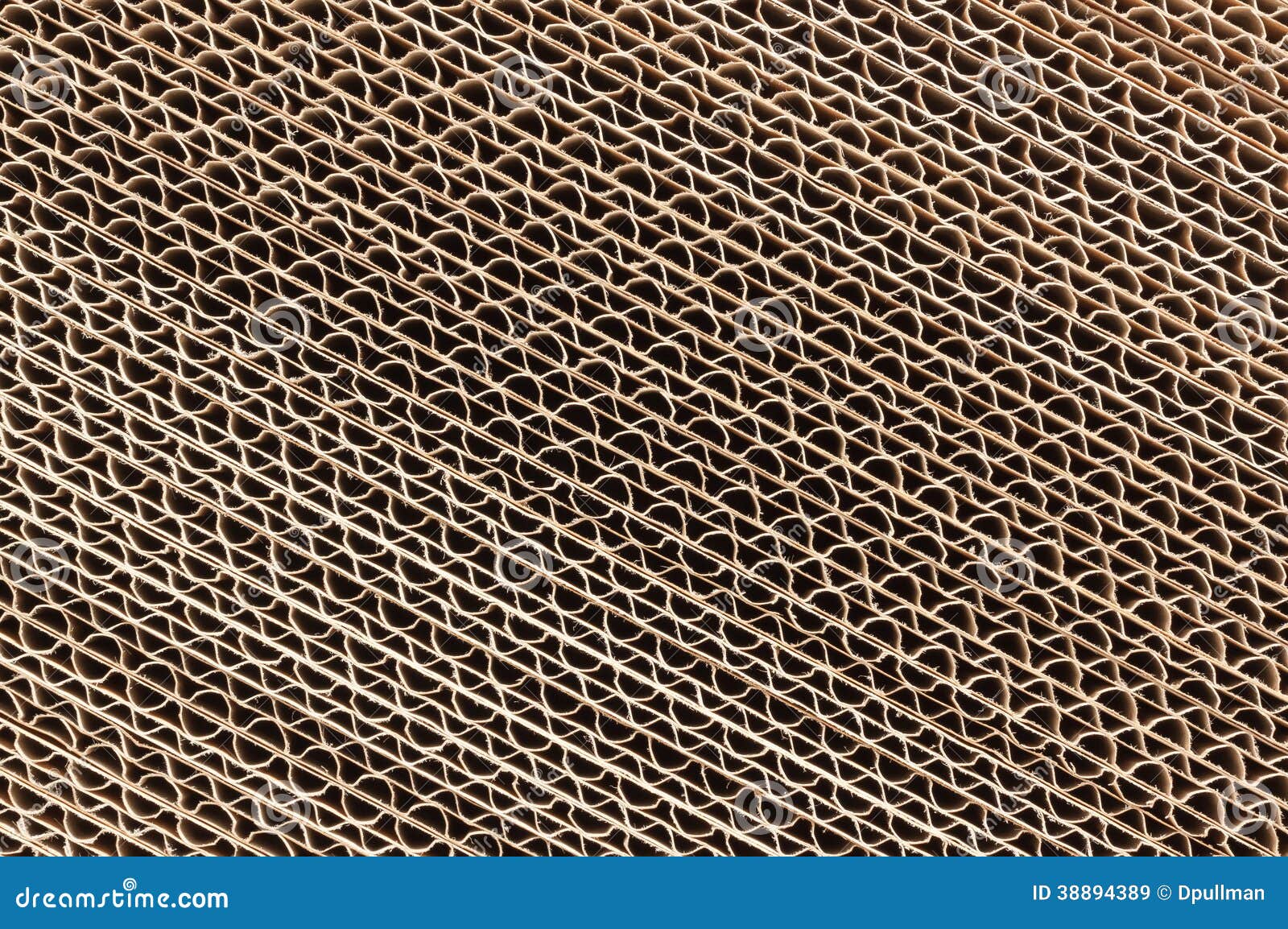 Cartone ondulato impilato immagine stock. Immagine di scheda - 38894389