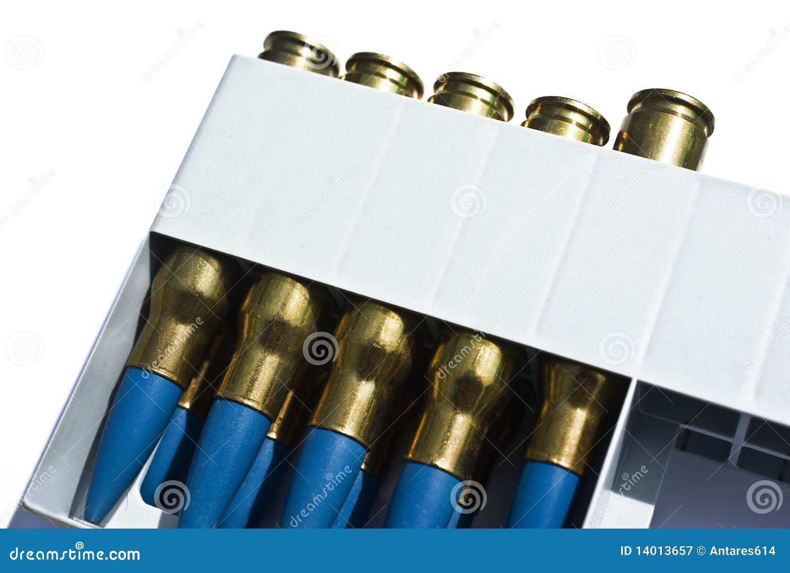 Cartuchos del rifle imagen de archivo. Imagen de militar - 14013657