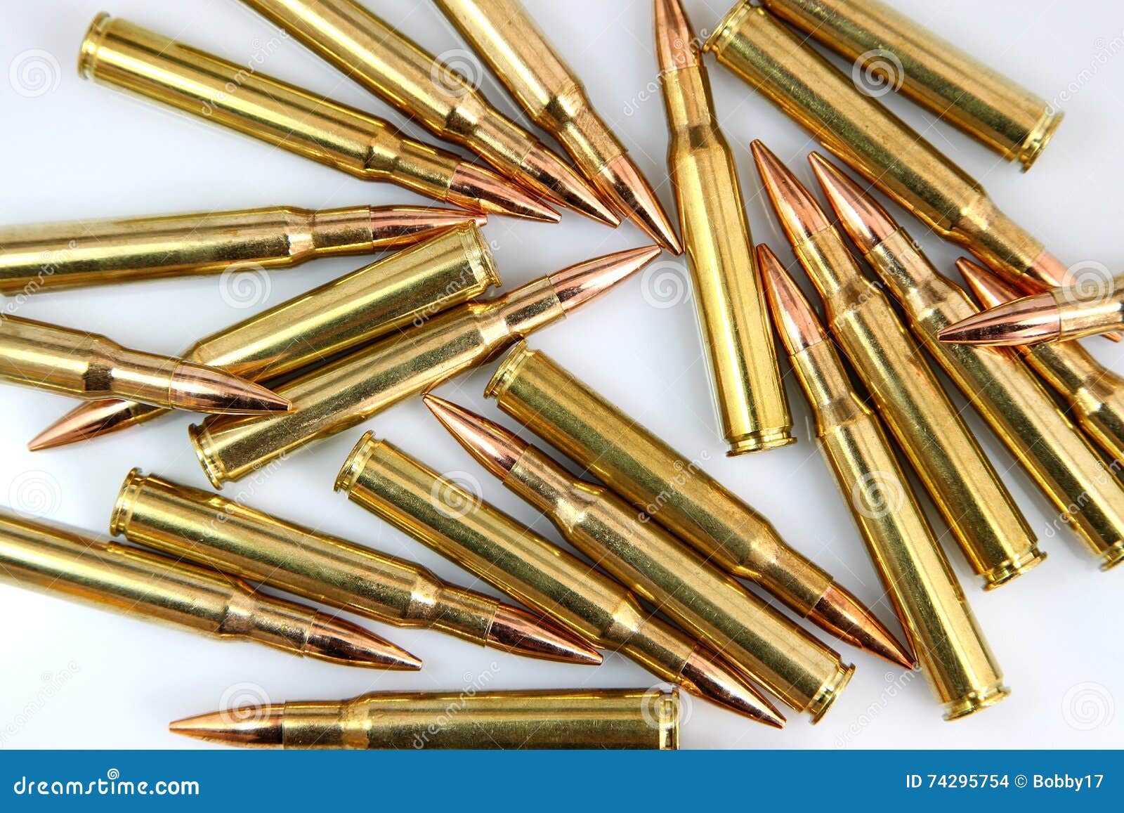 Cartuchos del rifle foto de archivo. Imagen de metal - 74295754