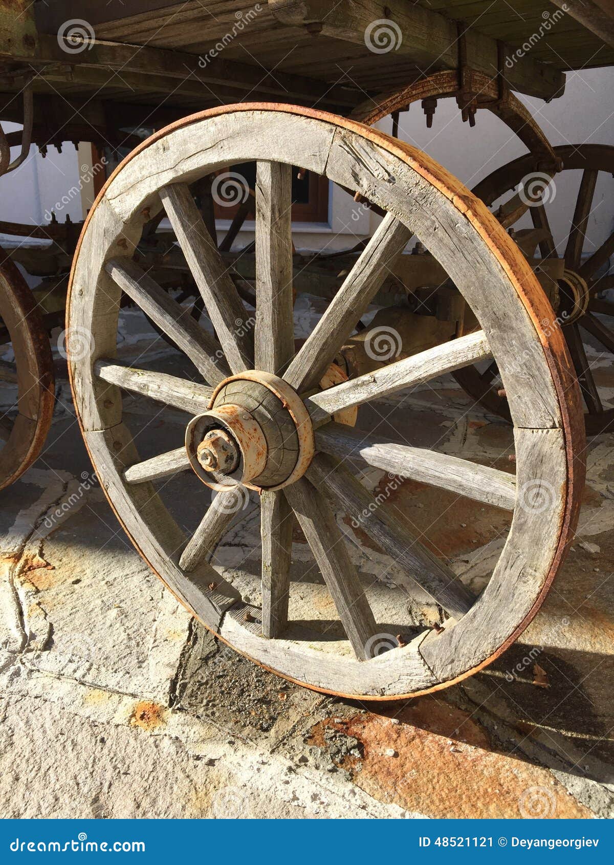 Cartwheel di legno immagine stock. Immagine di sole, cerchio - 48521121