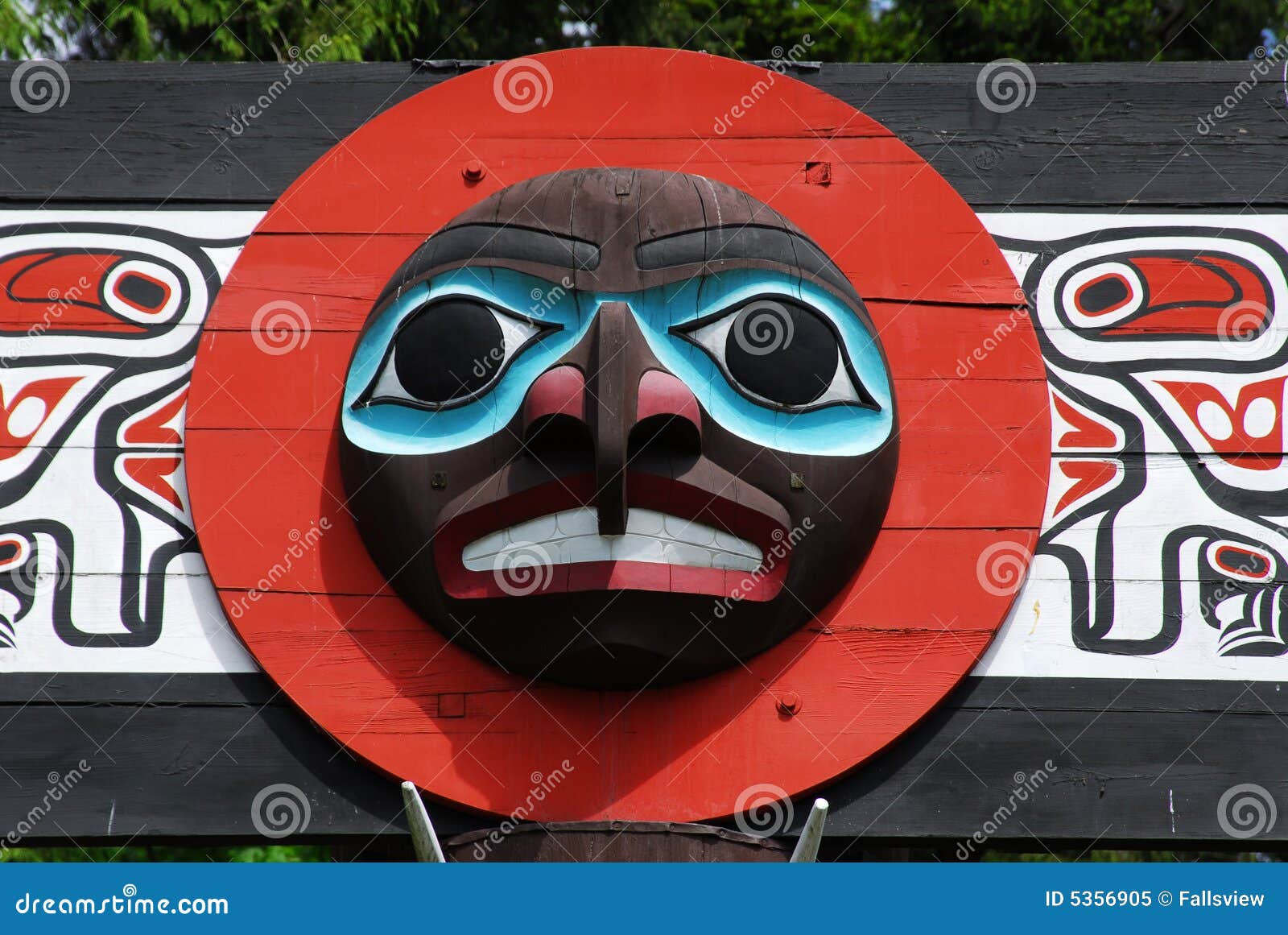 Carving Face on a Totem Pole Stock Image - Image of mask, nations: 5356905