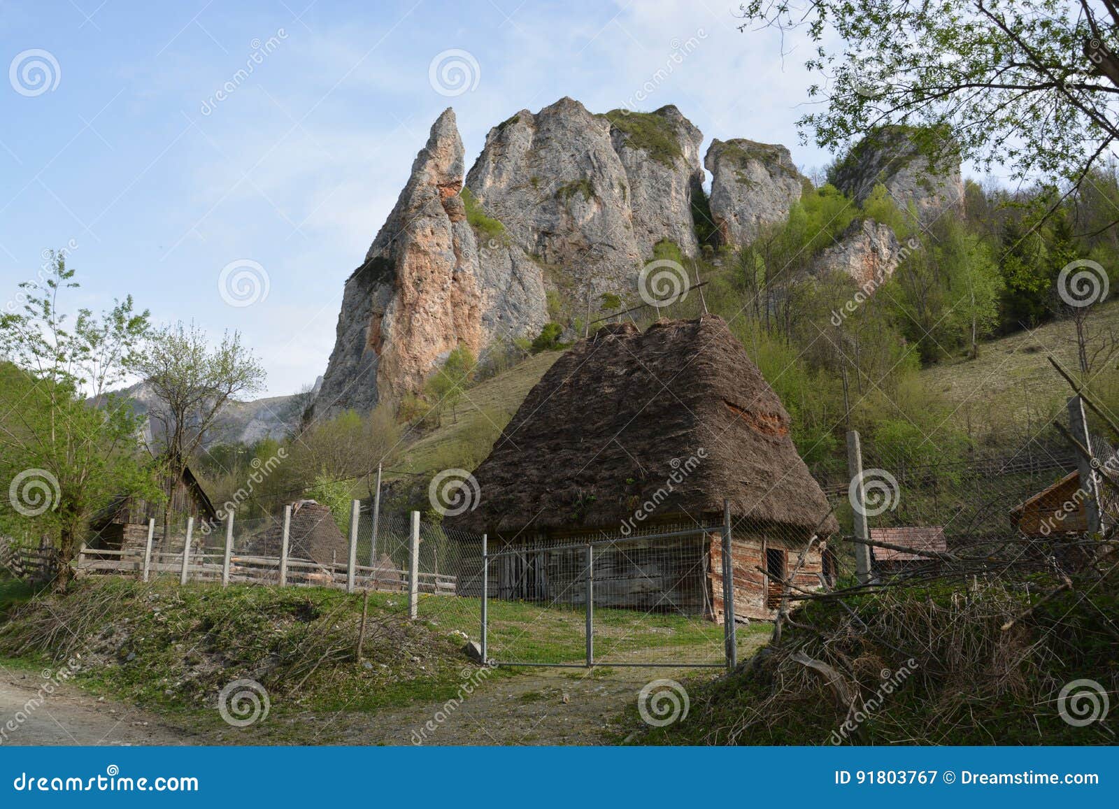 Casa bunicii stock image. Image of bunicii, apusenin - 91803767