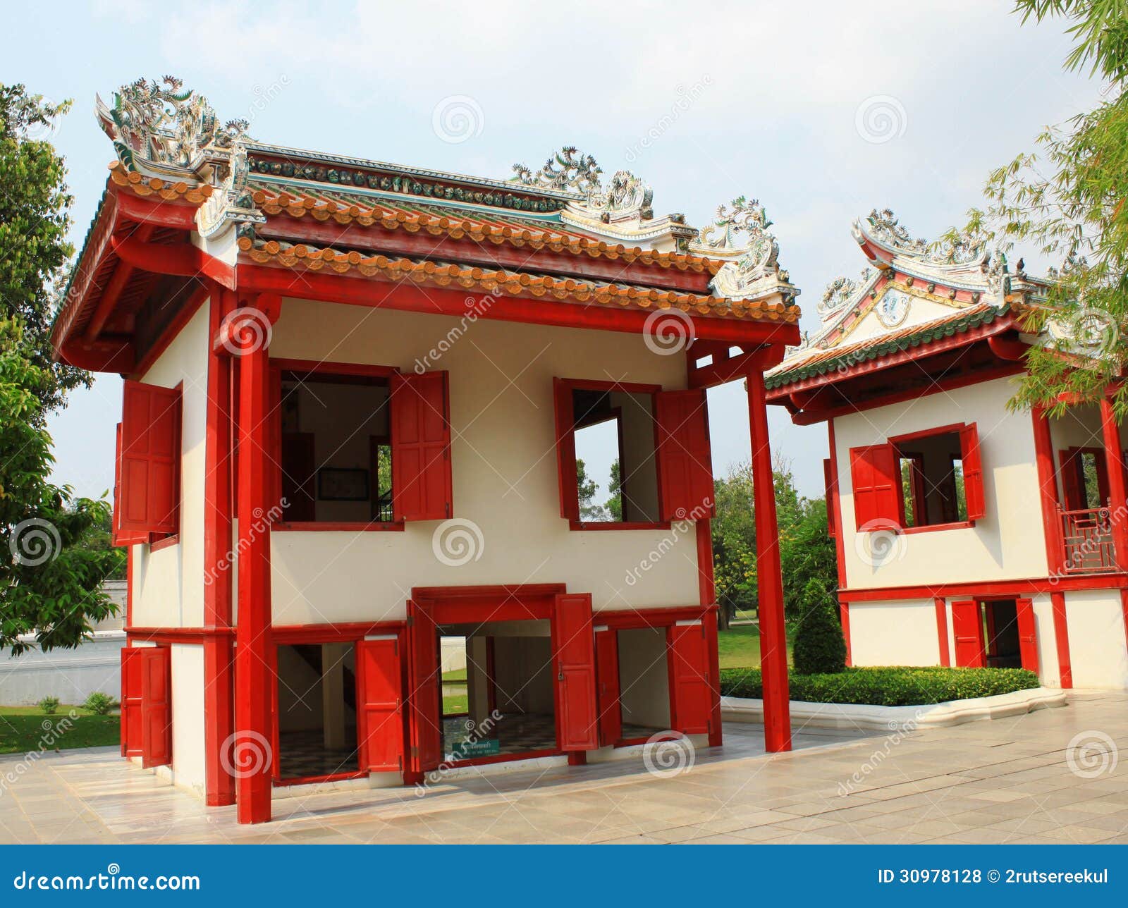 Casa china roja foto de archivo. Imagen de hacienda, castillo - 30978128