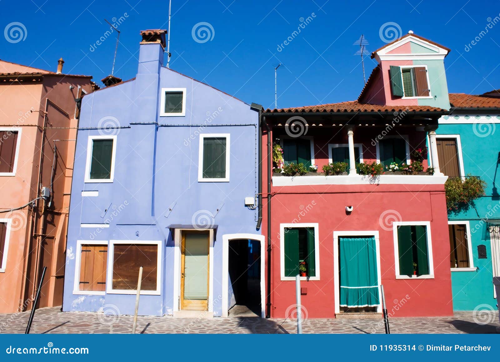 Casa colorida foto de archivo. Imagen de color, azulejo - 11935314