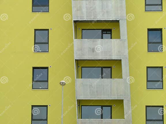 Casa De Apartamento Moderna Imagen de archivo - Imagen de plateado ...