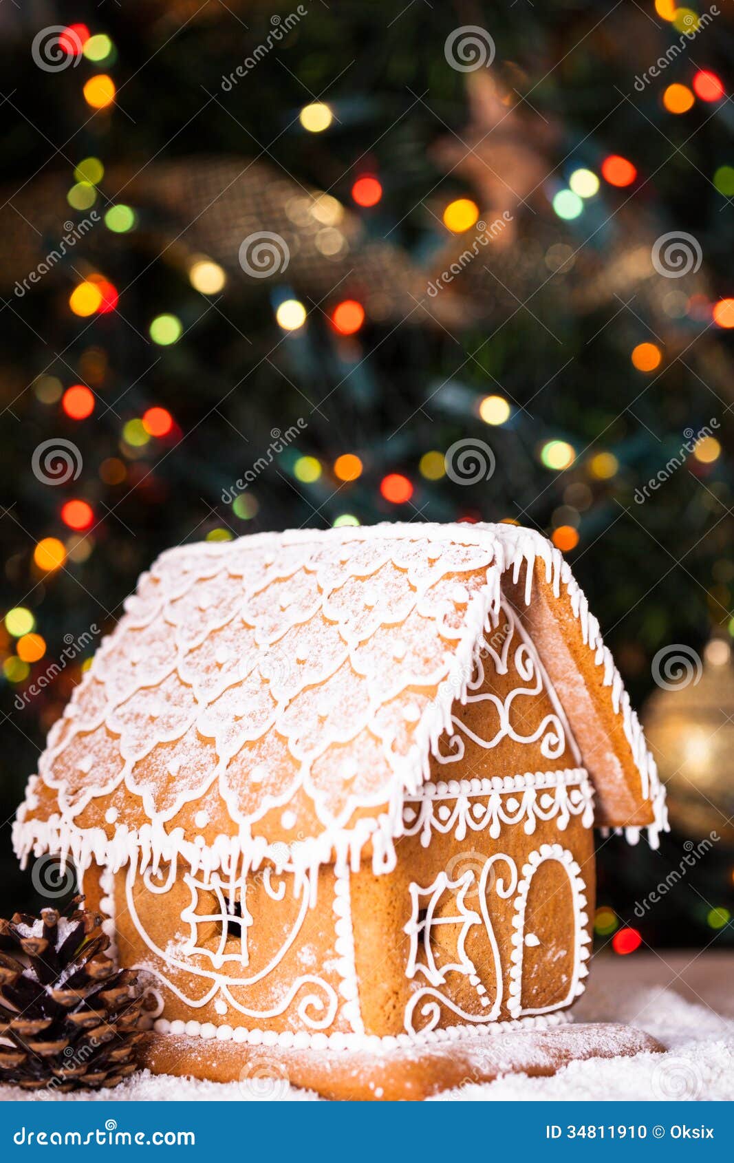 Casa de pan de jengibre foto de archivo. Imagen de aislado - 34811910