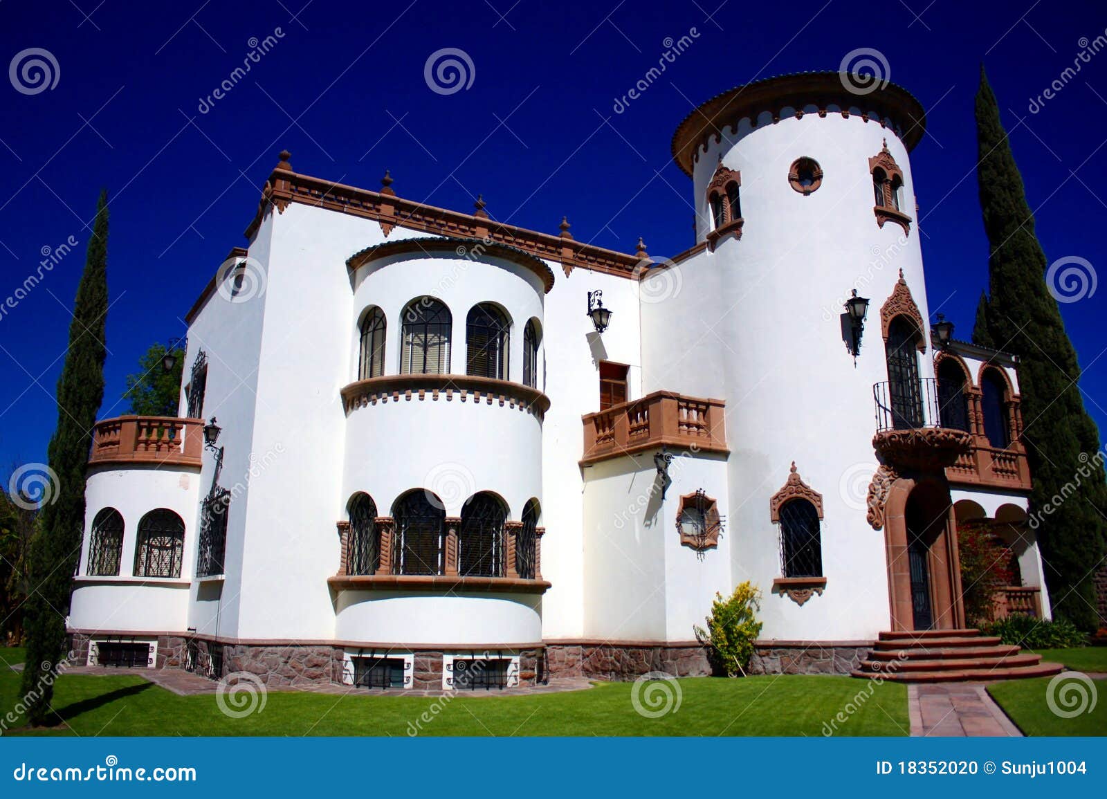 Casa del castillo foto de archivo. Imagen de céntrico - 18352020