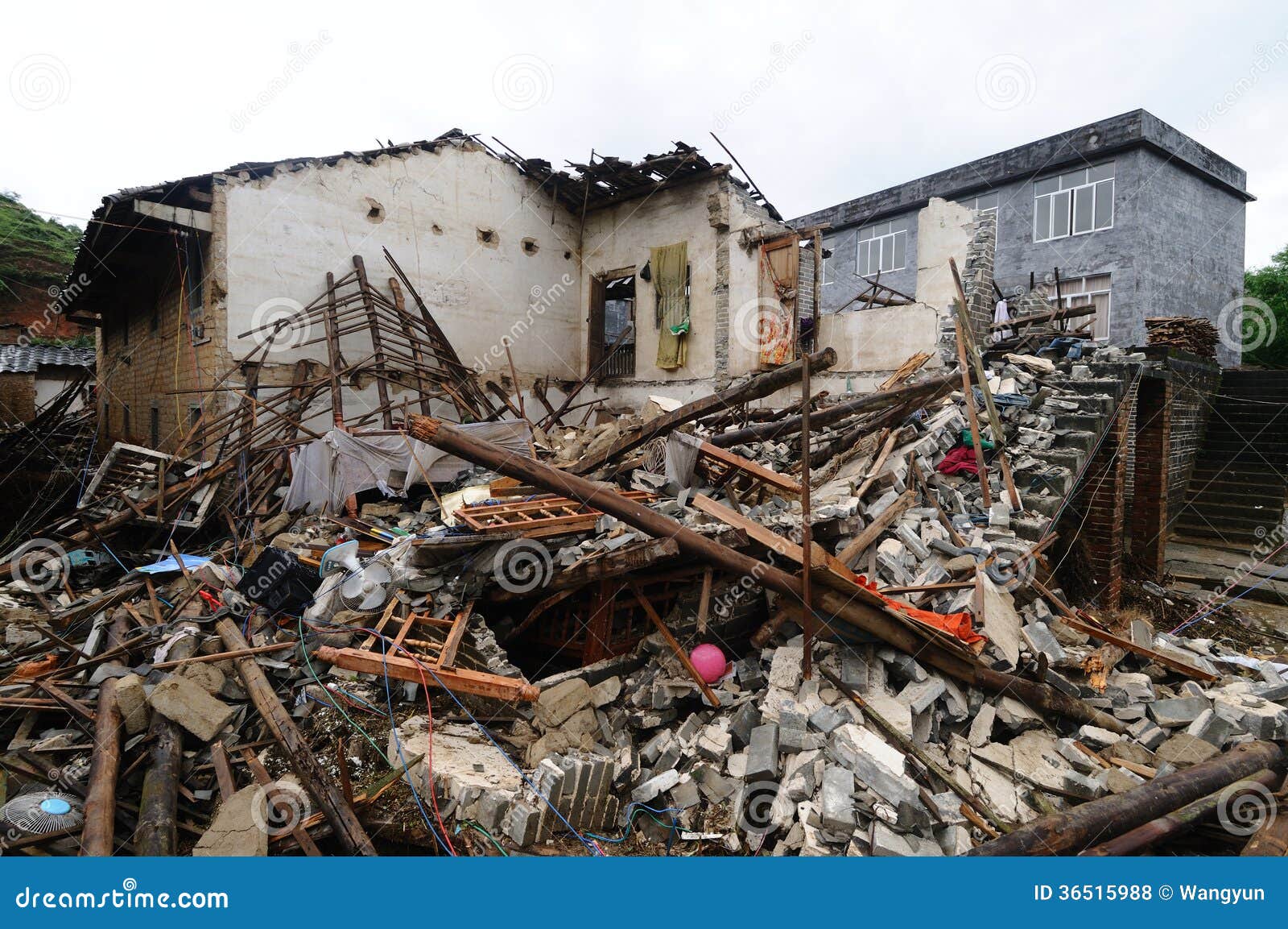 imágenes comunes del Casa Derrumbada - los derechos de la transferencia ...