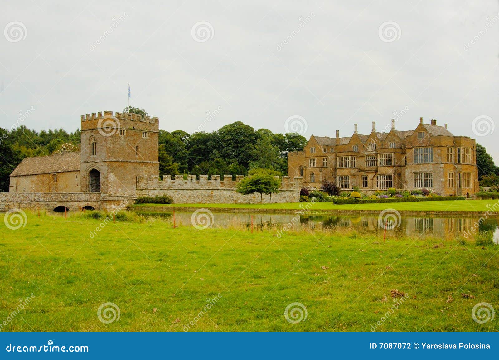 Casa Do Fosso E De Solar No Castelo Medieval Foto de Stock - Imagem de ...