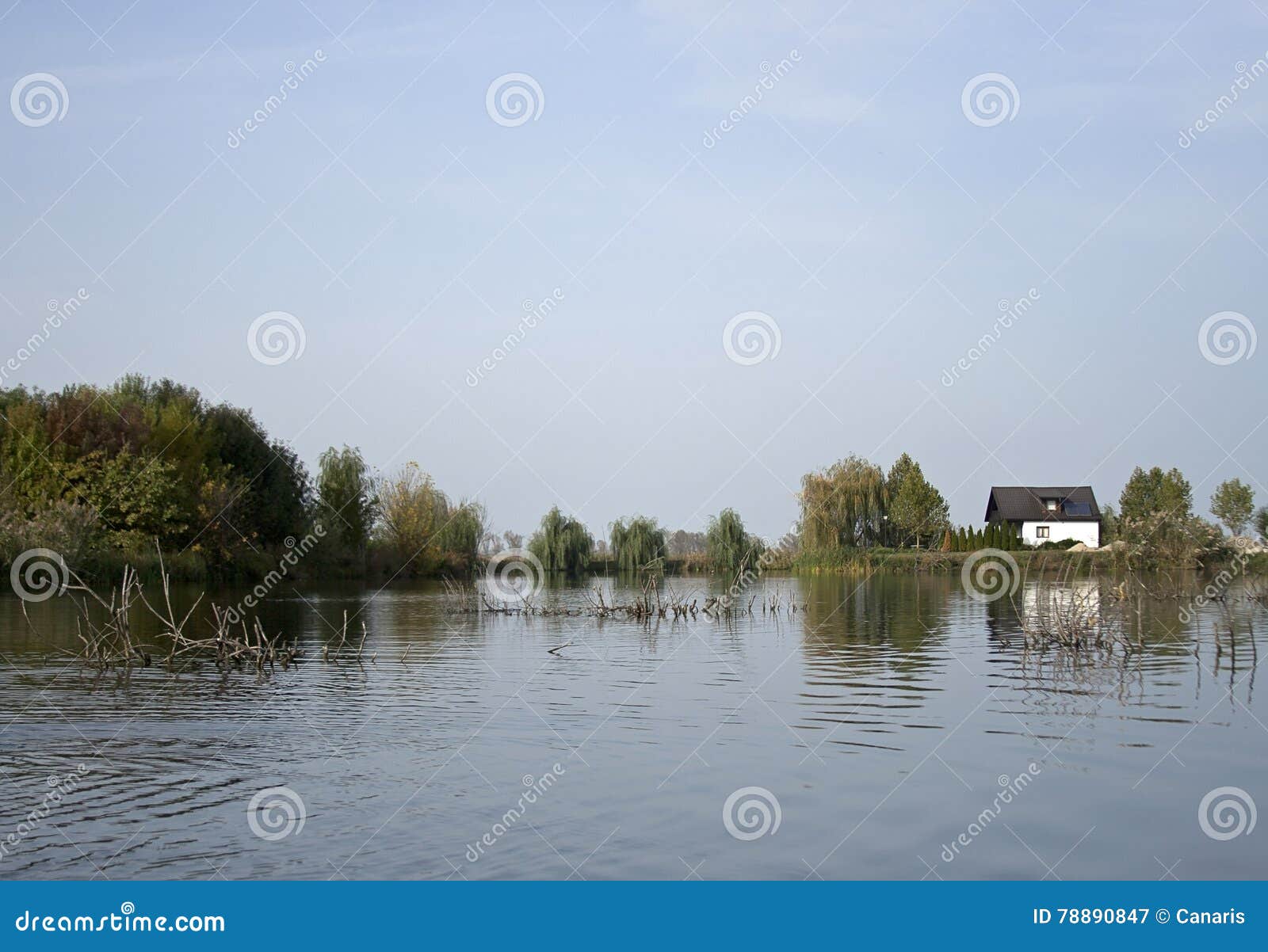 Casa En El Delta De Neajlov Imagen de archivo - Imagen de travieso ...