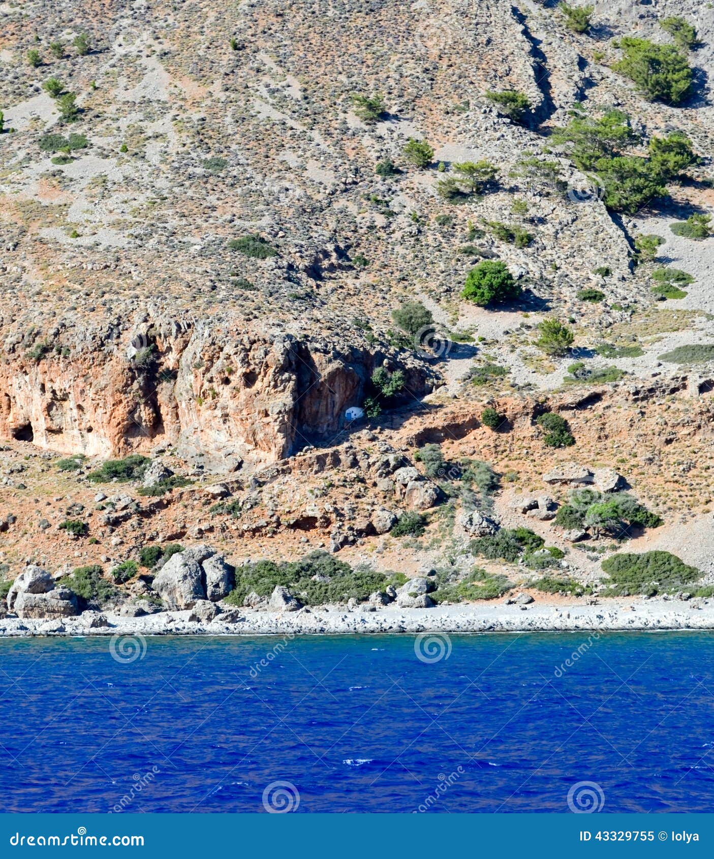 Casa en la roca imagen de archivo. Imagen de cubo, espuma - 43329755