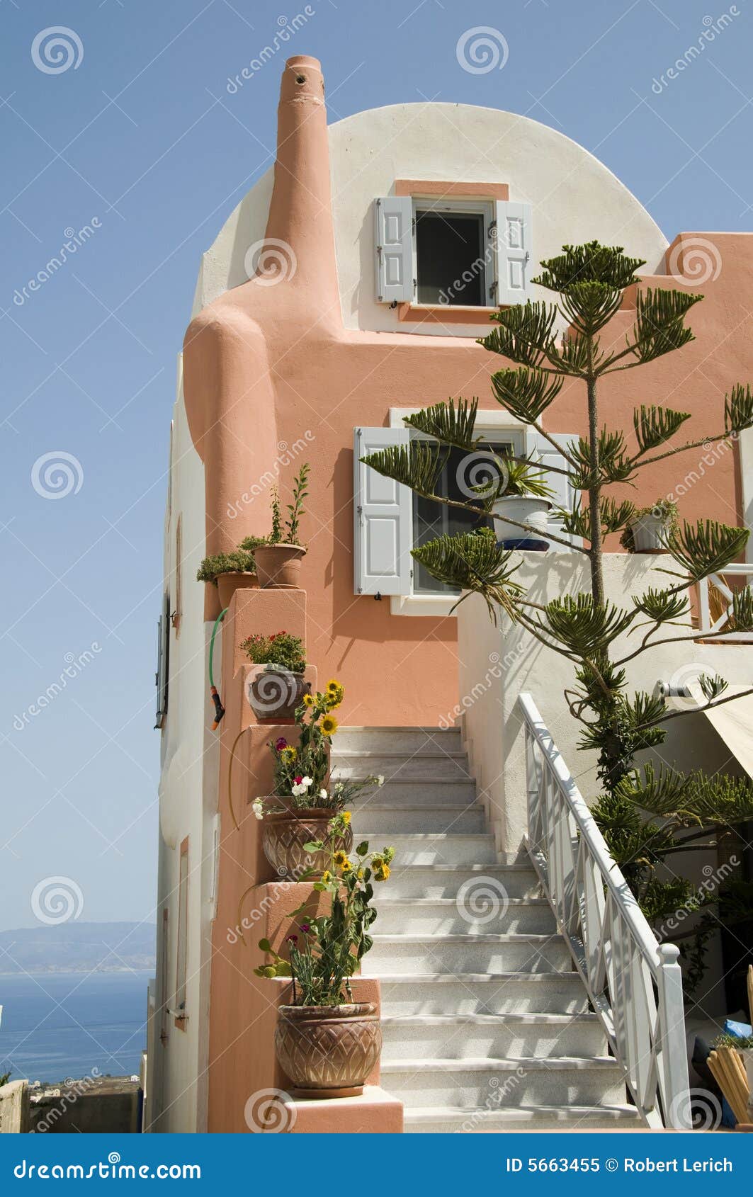 Casa Greca Delle Cicladi Dell'isola Immagine Stock - Immagine di fiori ...