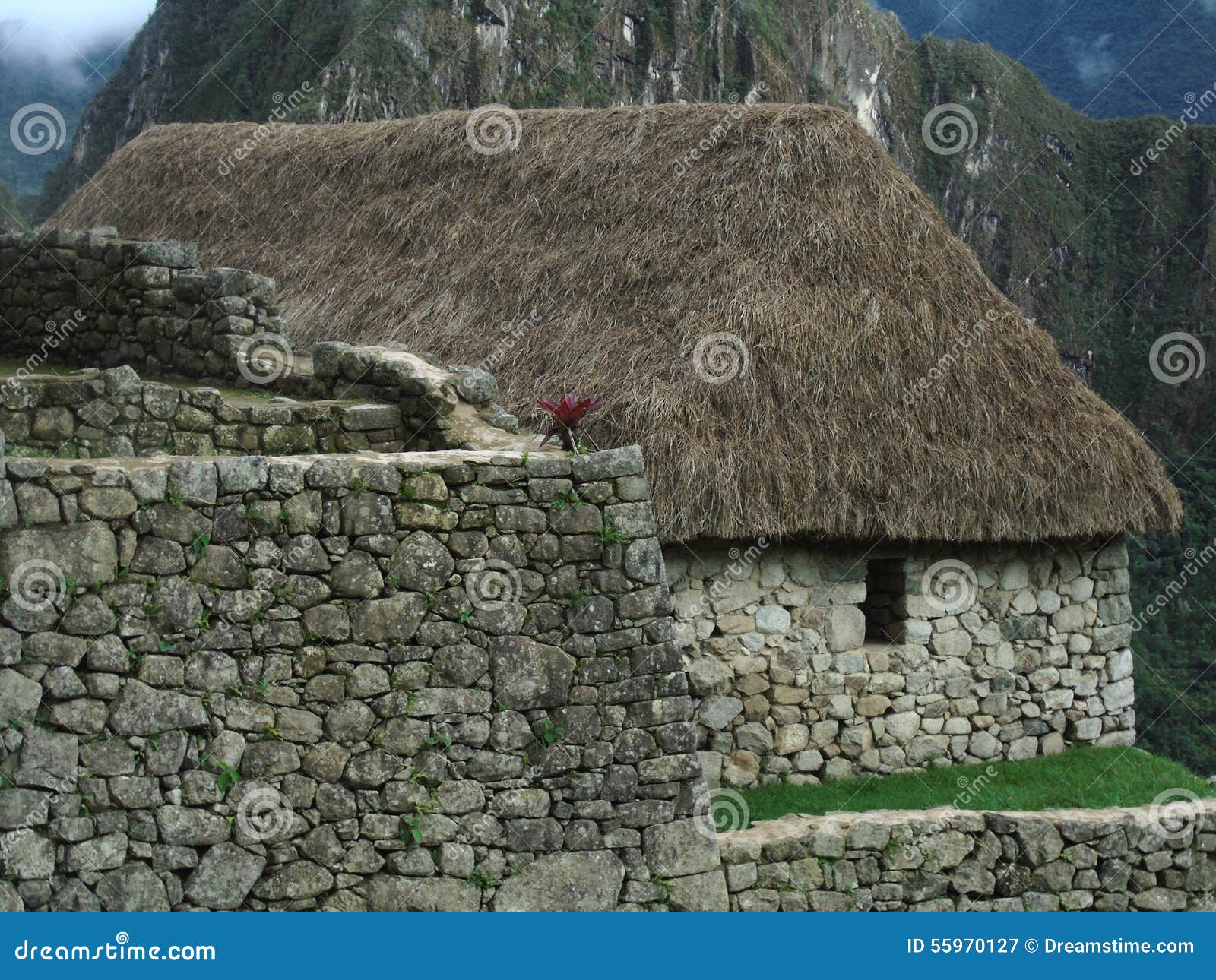 Casa hecha de rocas imagen de archivo. Imagen de poco - 55970127