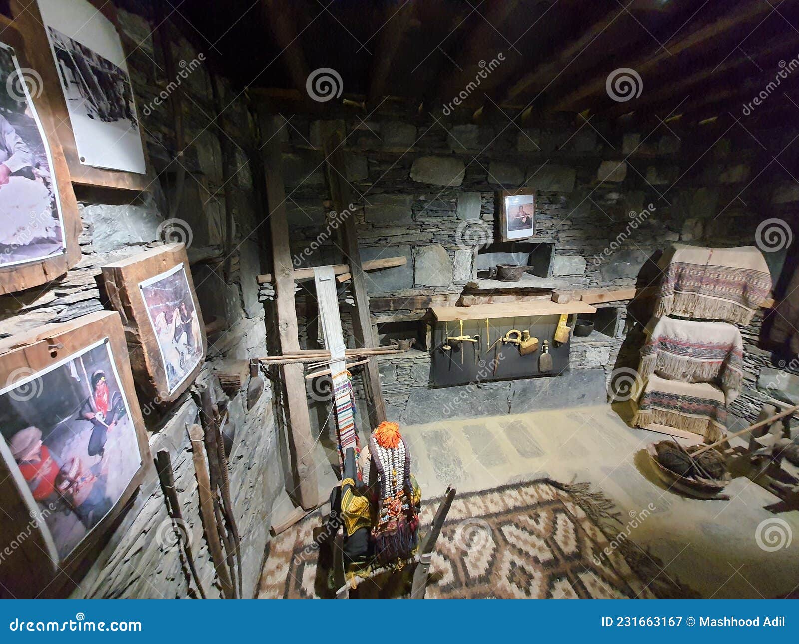Casa kalash fotografía editorial. Imagen de cultura - 231663167