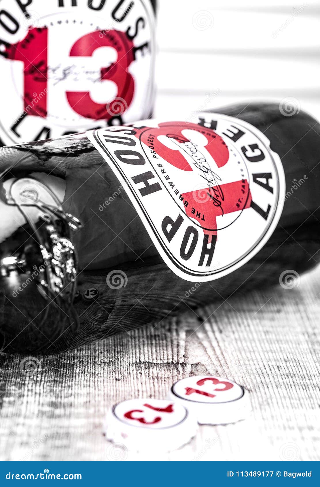 Casa 13 Lager Beer Del Salto Fotografía editorial - Imagen de burbujas ...