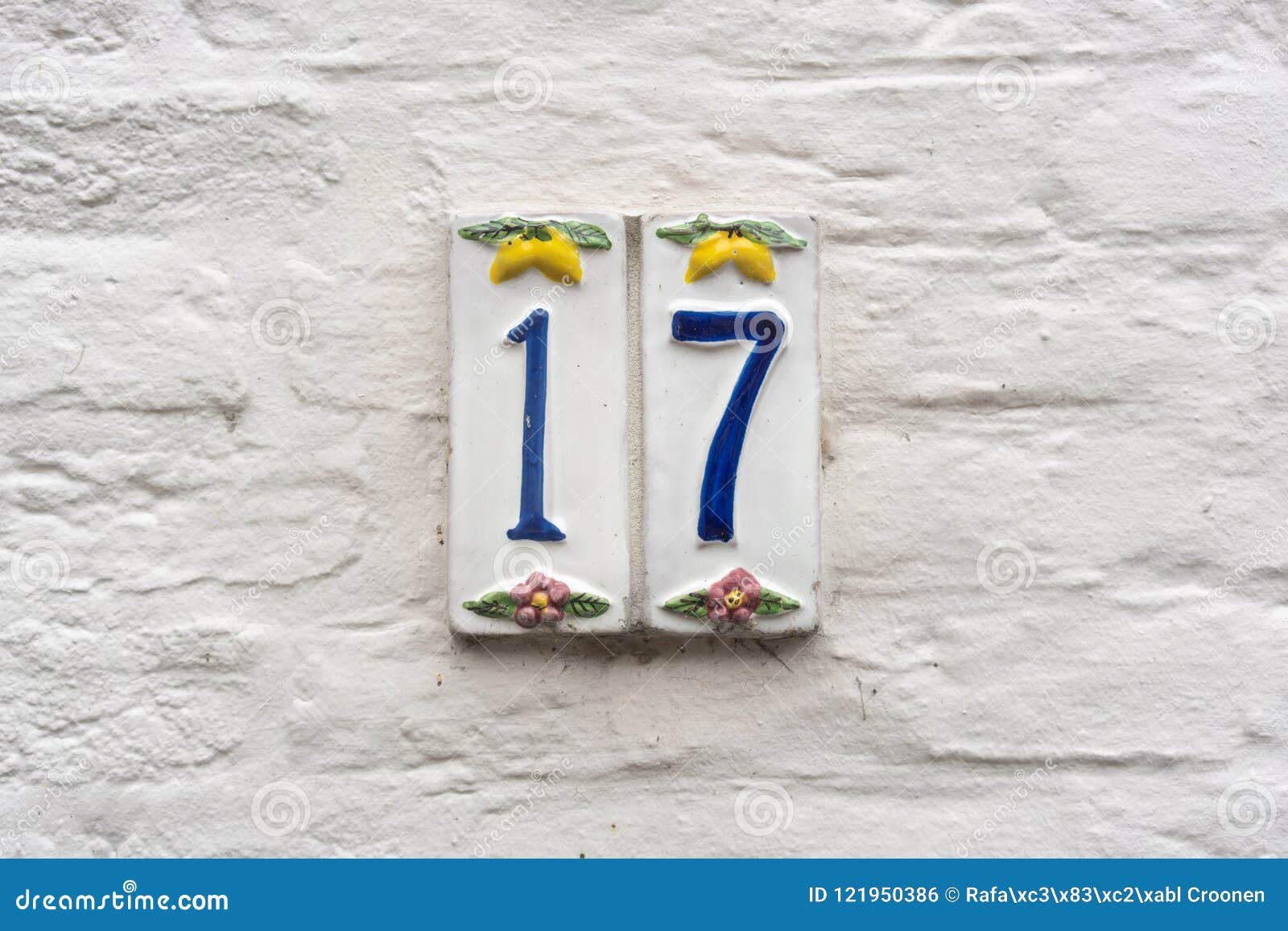Casa número 17 foto de archivo. Imagen de objeto, impar - 121950386