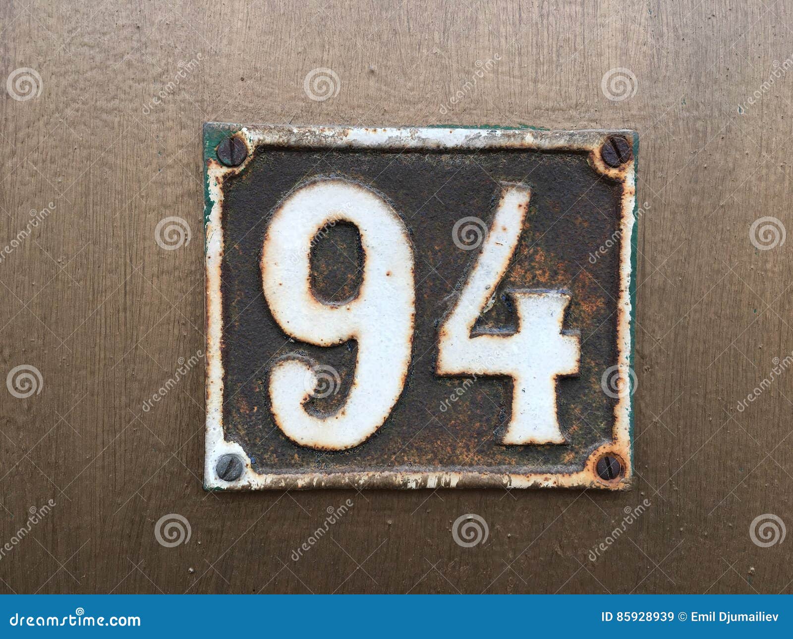 Casa número 94 imagen de archivo. Imagen de cartel, exterior - 85928939