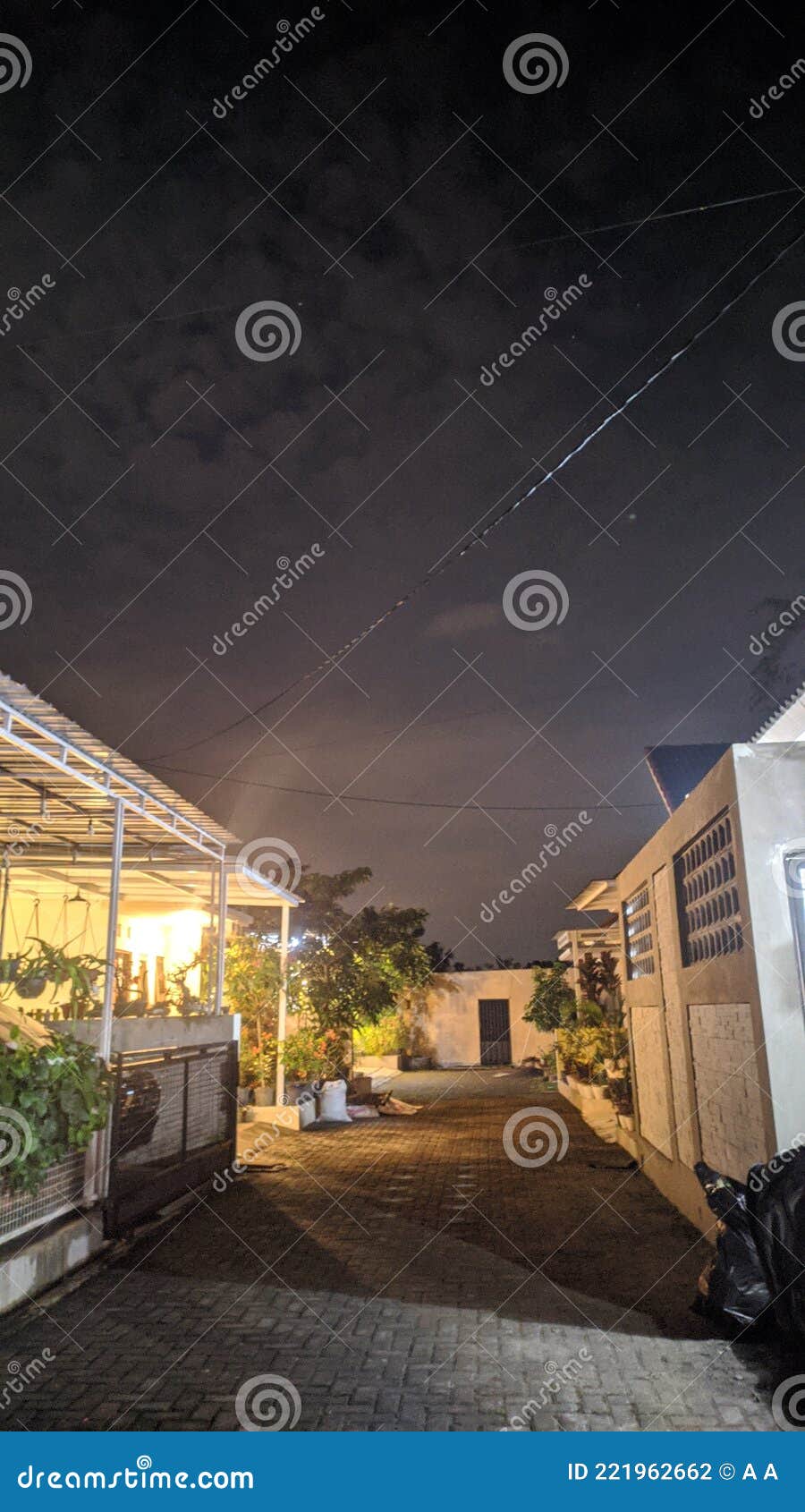 Casa Noturna Perumahan Malam Foto de Stock - Imagem de casa, quarto ...