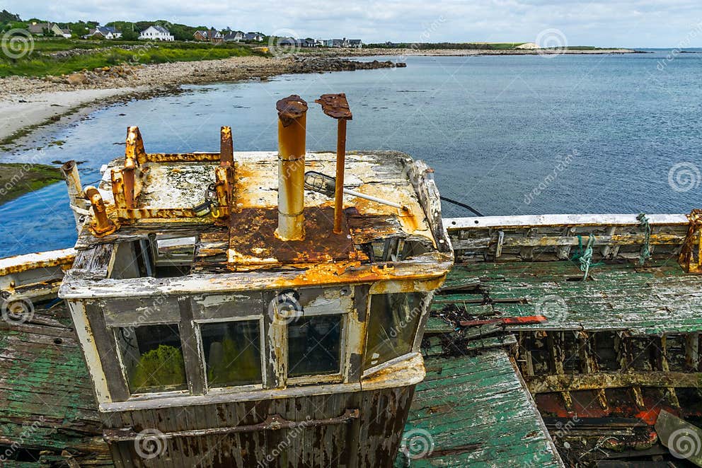 Casa Putrefacta De La Rueda Foto de archivo - Imagen de rueda, océano ...